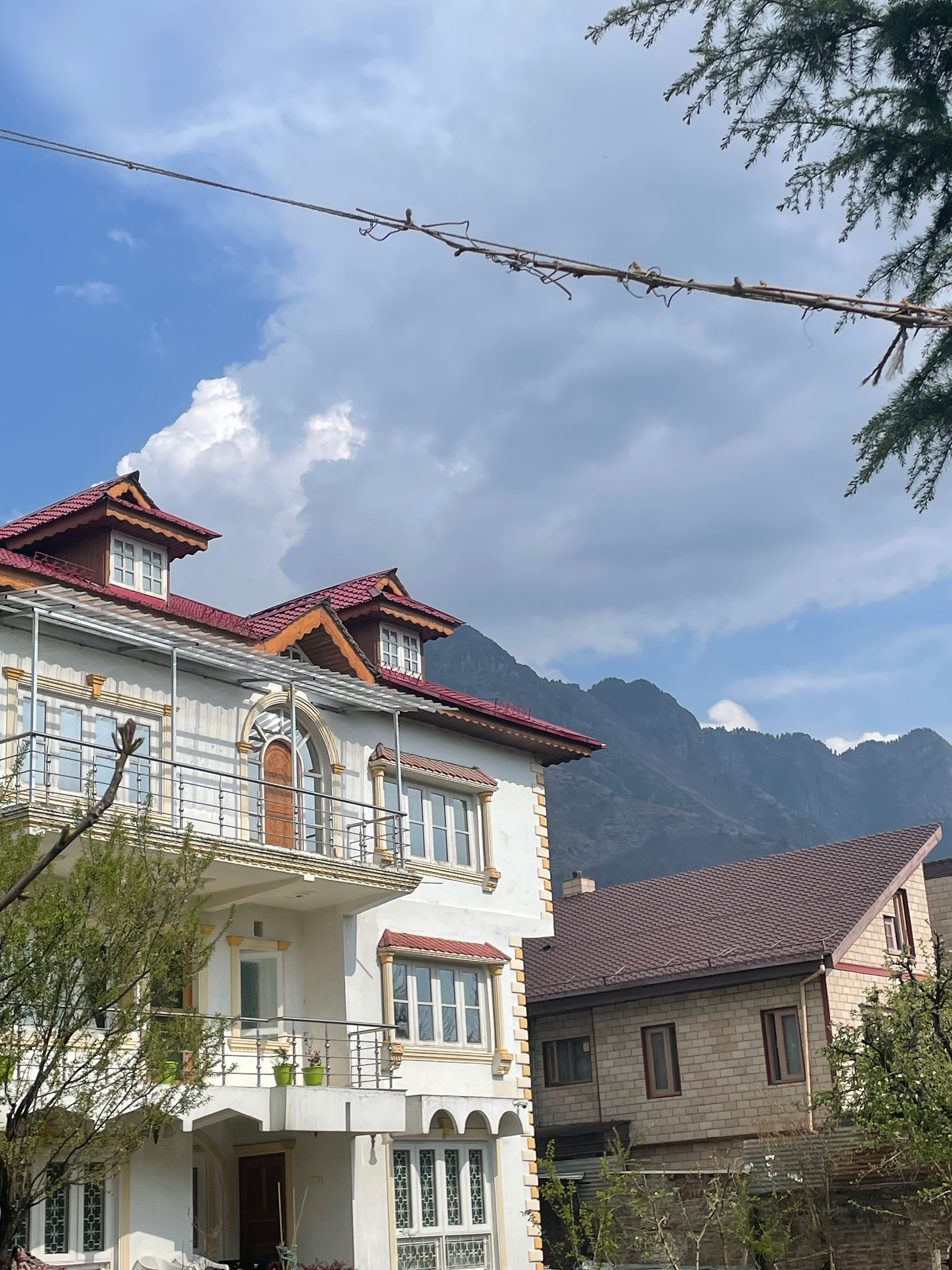 THE CLOVER INN 𝗕𝗢𝗢𝗞 Srinagar Homestay 𝘄𝗶𝘁𝗵 𝗙𝗥𝗘𝗘 𝗖𝗮𝗻𝗰𝗲𝗹𝗹𝗮𝘁𝗶𝗼𝗻