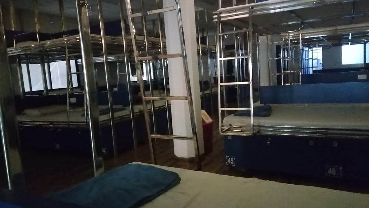 Jainam Dormitory | Bunks in an AC Dorm 100% Money Back | Indore Hostel ...