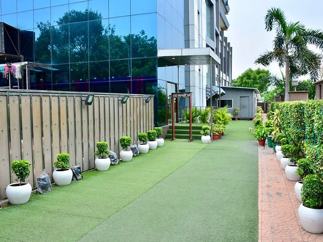 Hotel Signature Grand 𝗕𝗢𝗢𝗞 Delhi Hotel 𝘄𝗶𝘁𝗵 𝗙𝗥𝗘𝗘 𝗖𝗮𝗻𝗰𝗲𝗹𝗹𝗮𝘁𝗶𝗼𝗻