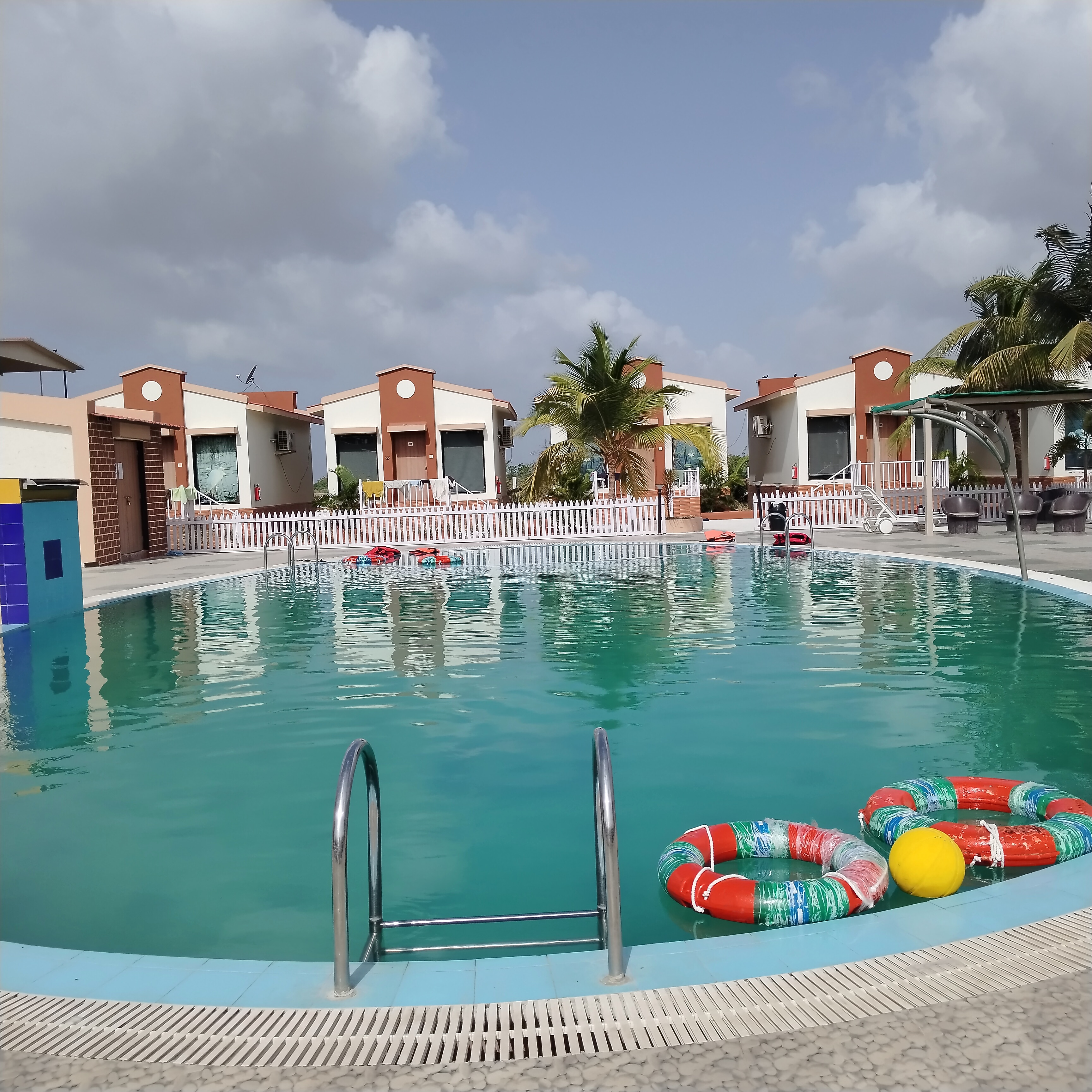 Flamingo Club & Resort (Just 3 km away from Una-Diu Checkpost) 𝗕𝗢𝗢𝗞 Una ...
