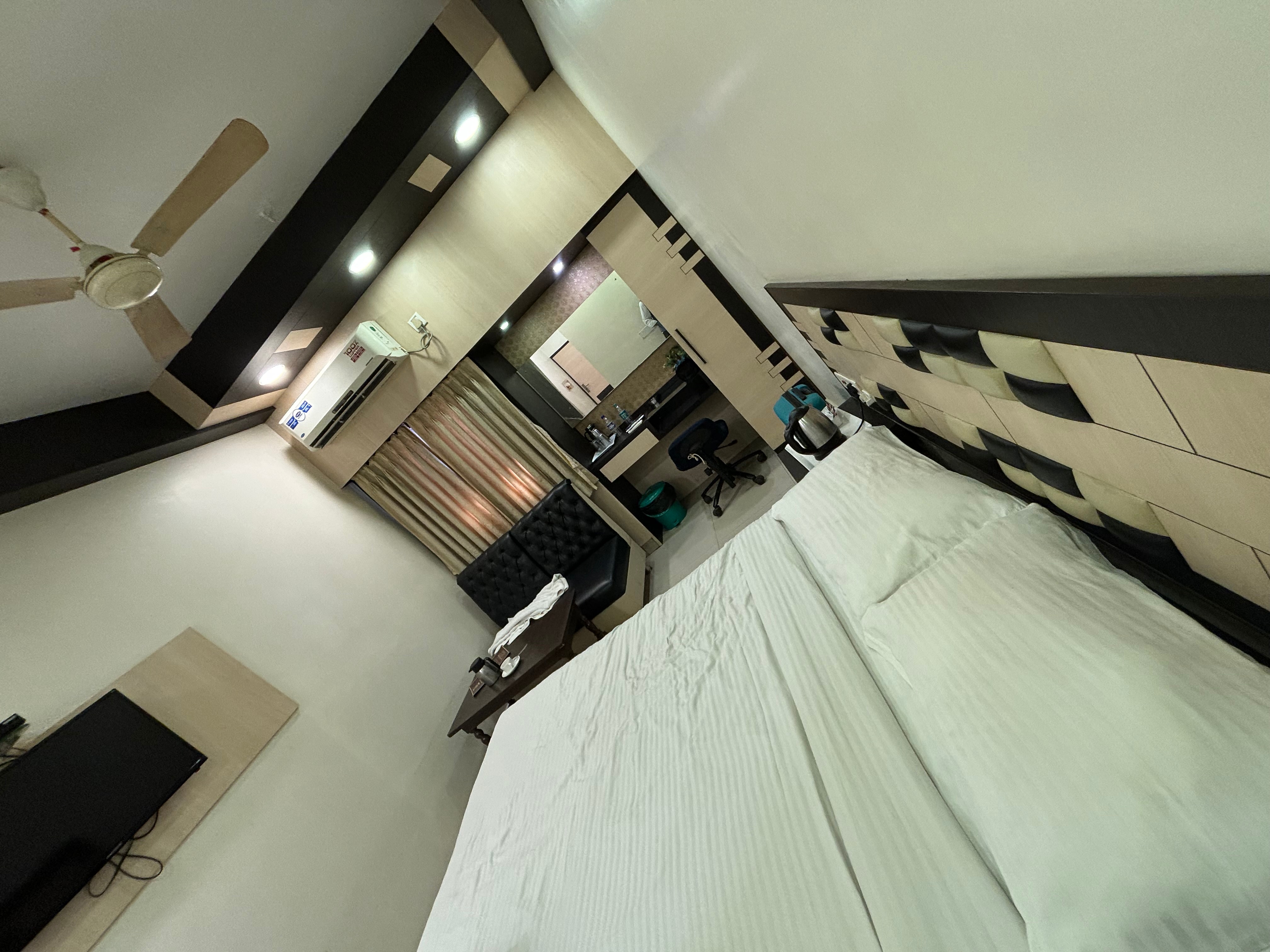 Continental Lodge 𝗕𝗢𝗢𝗞 Malda Hotel 𝘄𝗶𝘁𝗵 𝗙𝗥𝗘𝗘 𝗖𝗮𝗻𝗰𝗲𝗹𝗹𝗮𝘁𝗶𝗼𝗻