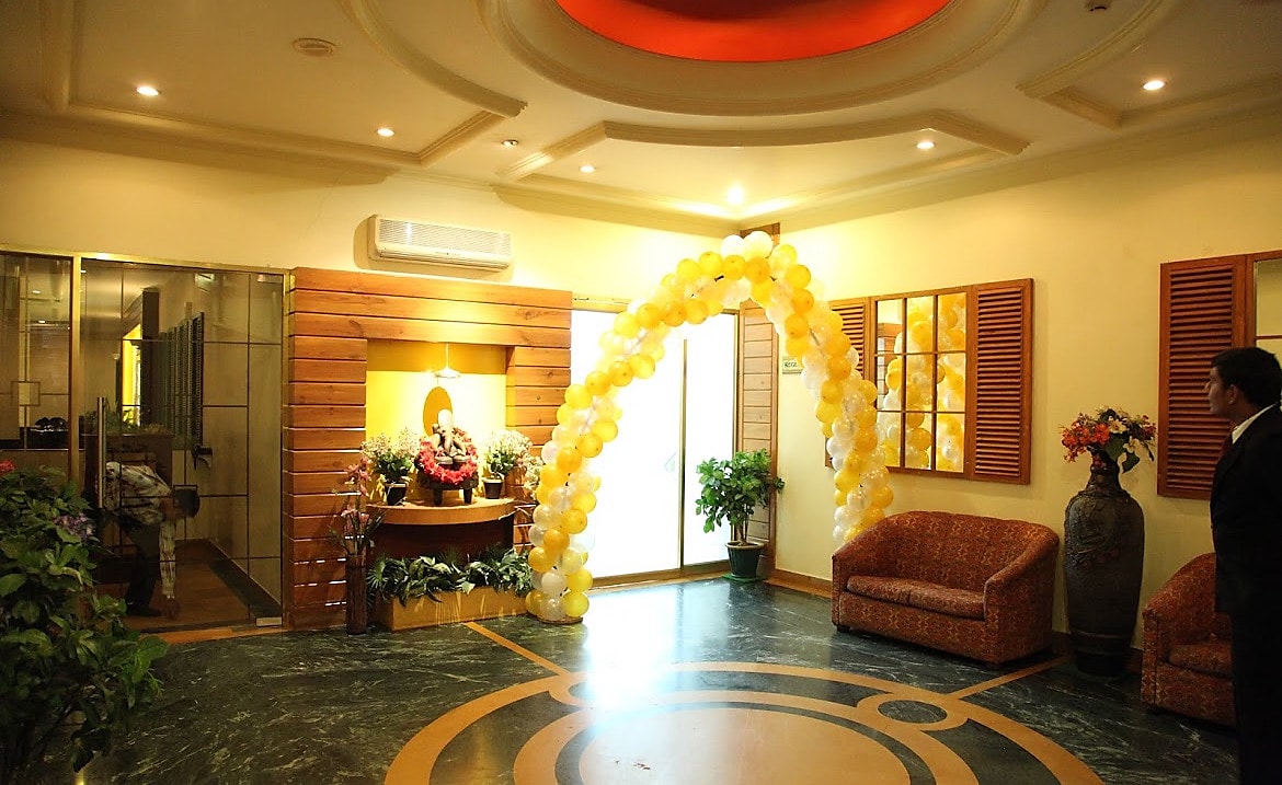 Hotel The Grand Regency 𝗕𝗢𝗢𝗞 Rajkot Hotel 𝘄𝗶𝘁𝗵 𝗙𝗥𝗘𝗘 𝗖𝗮𝗻𝗰𝗲𝗹𝗹𝗮𝘁𝗶𝗼𝗻
