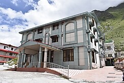 Hotels in Badrinath Book with 𝗙𝗥𝗘𝗘 𝗖𝗮𝗻𝗰𝗲𝗹𝗹𝗮𝘁𝗶𝗼𝗻