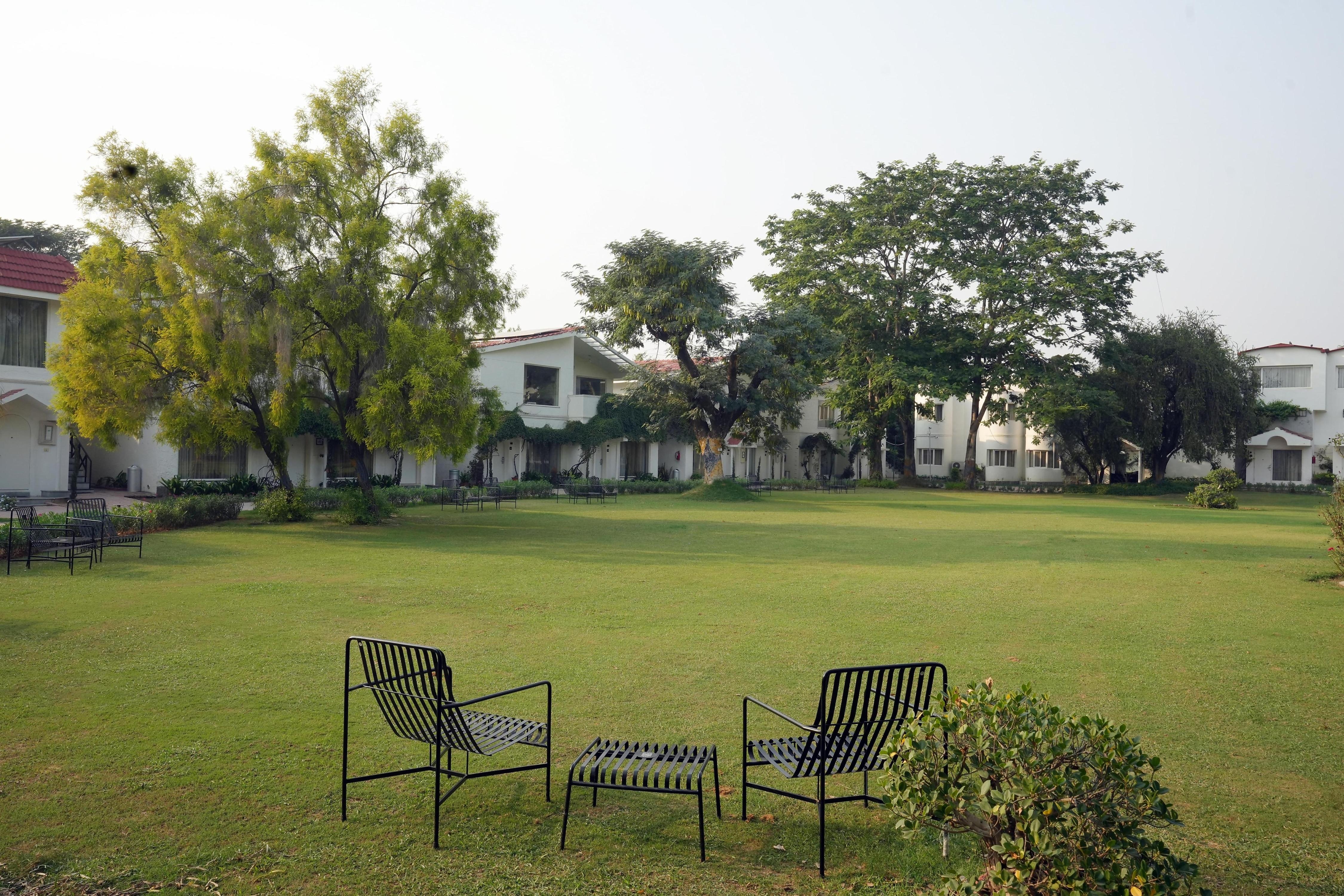 Best Western Resort Country Club 𝗕𝗢𝗢𝗞 Manesar Resort