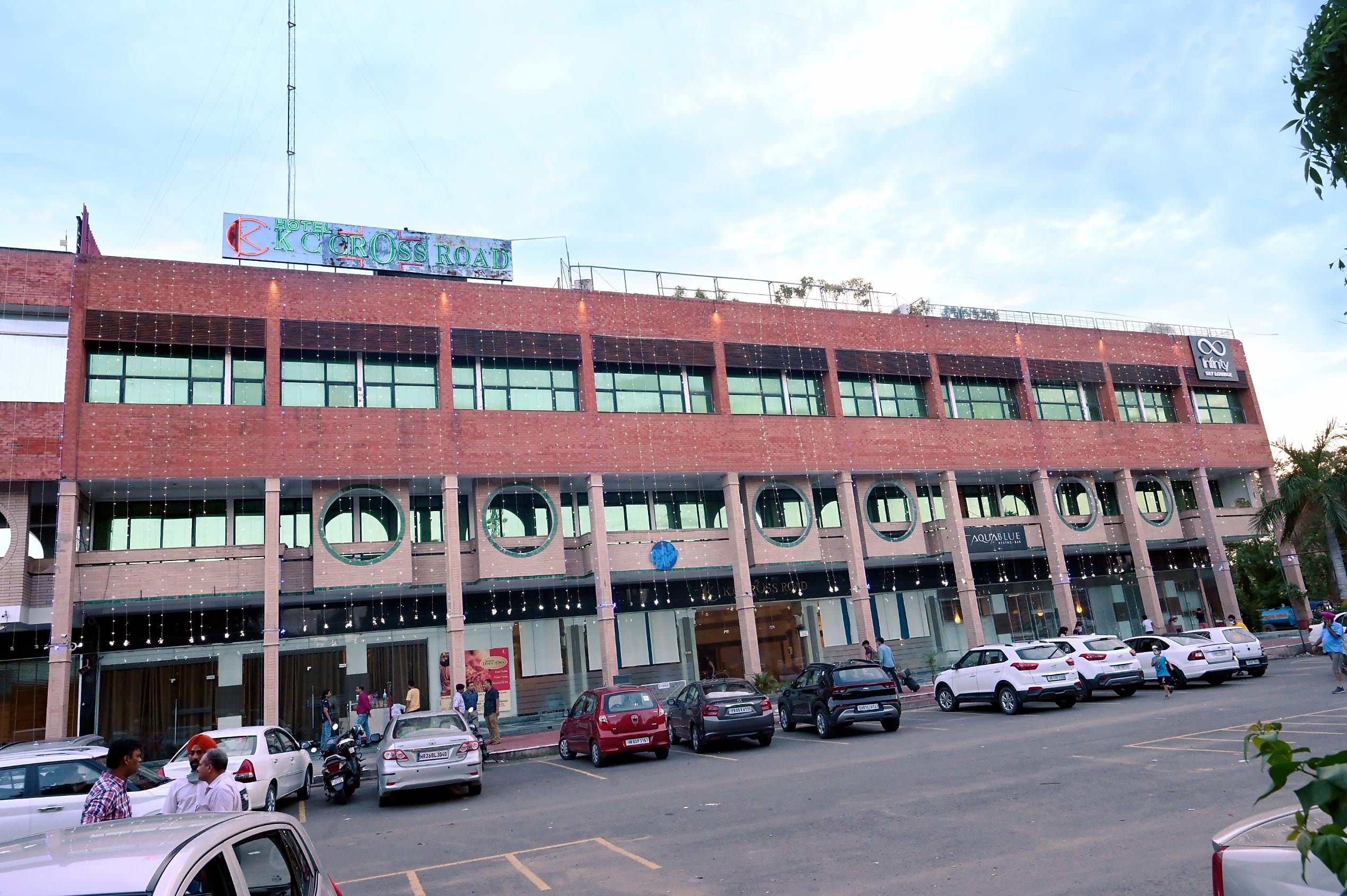 Hotel KC Cross Road 𝗕𝗢𝗢𝗞 Panchkula Hotel