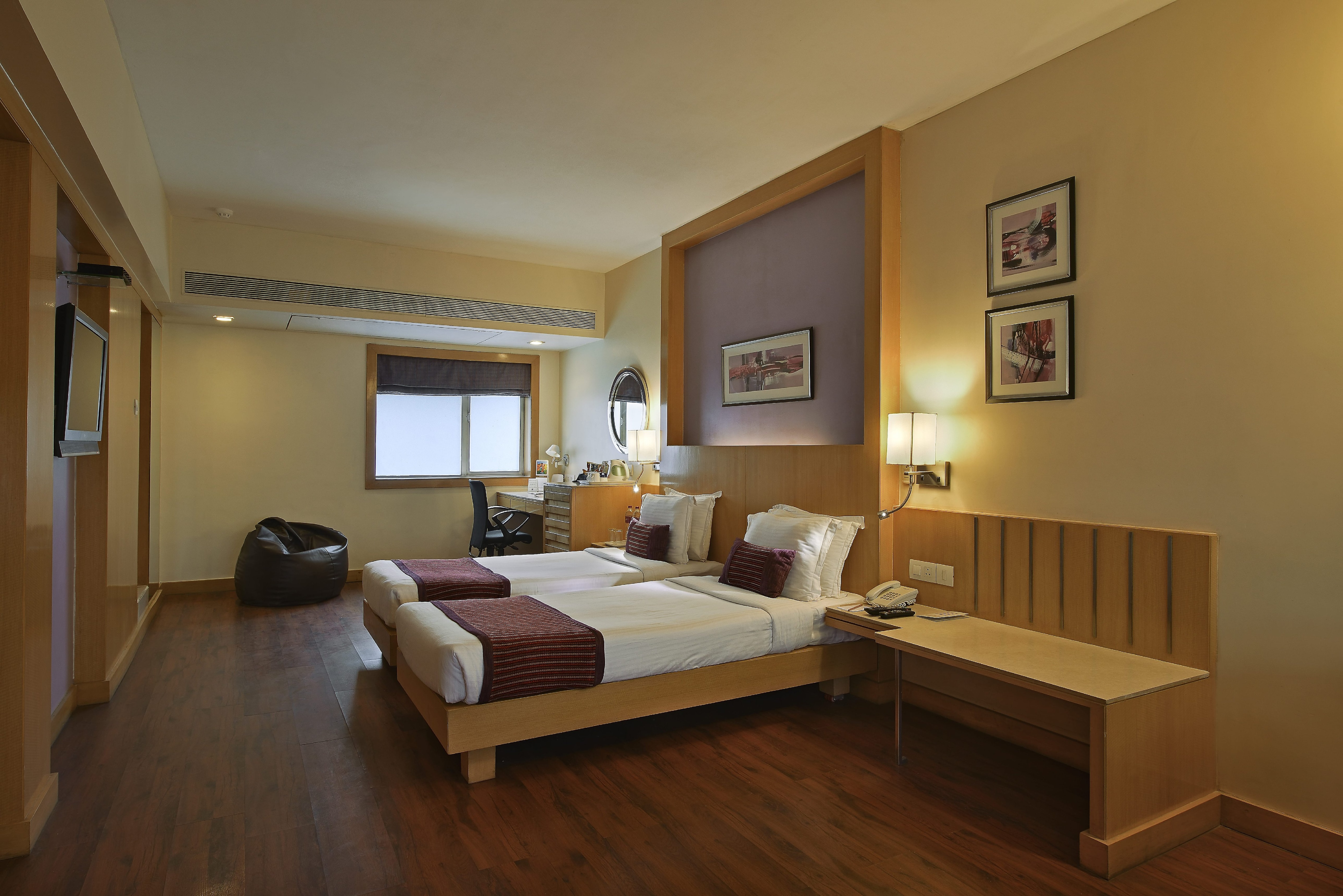 Hotel Heritage (Formerly known as Comfort Inn Heritage) 𝗕𝗢𝗢𝗞 Mumbai Hotel