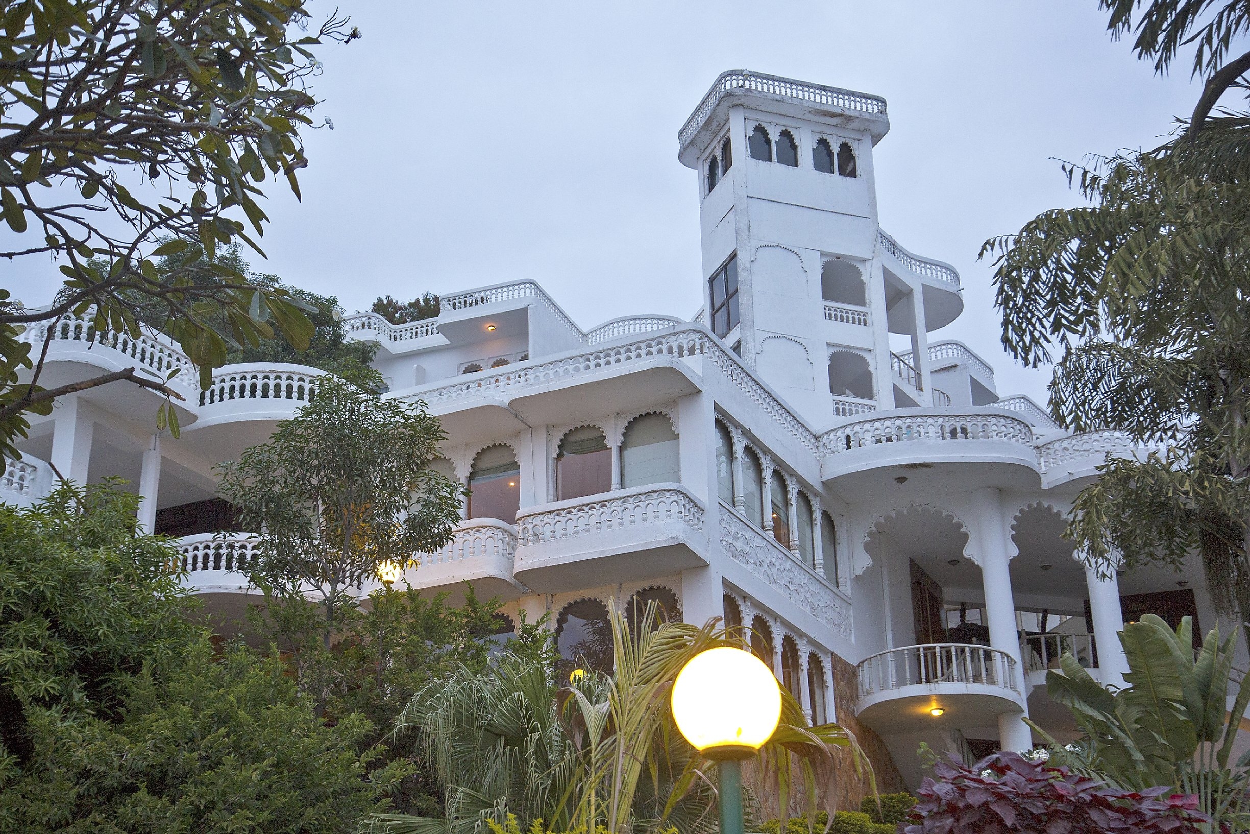 Jaisamand Island Resort Best Rates on Salumbar Hotel Deals, Reviews ...