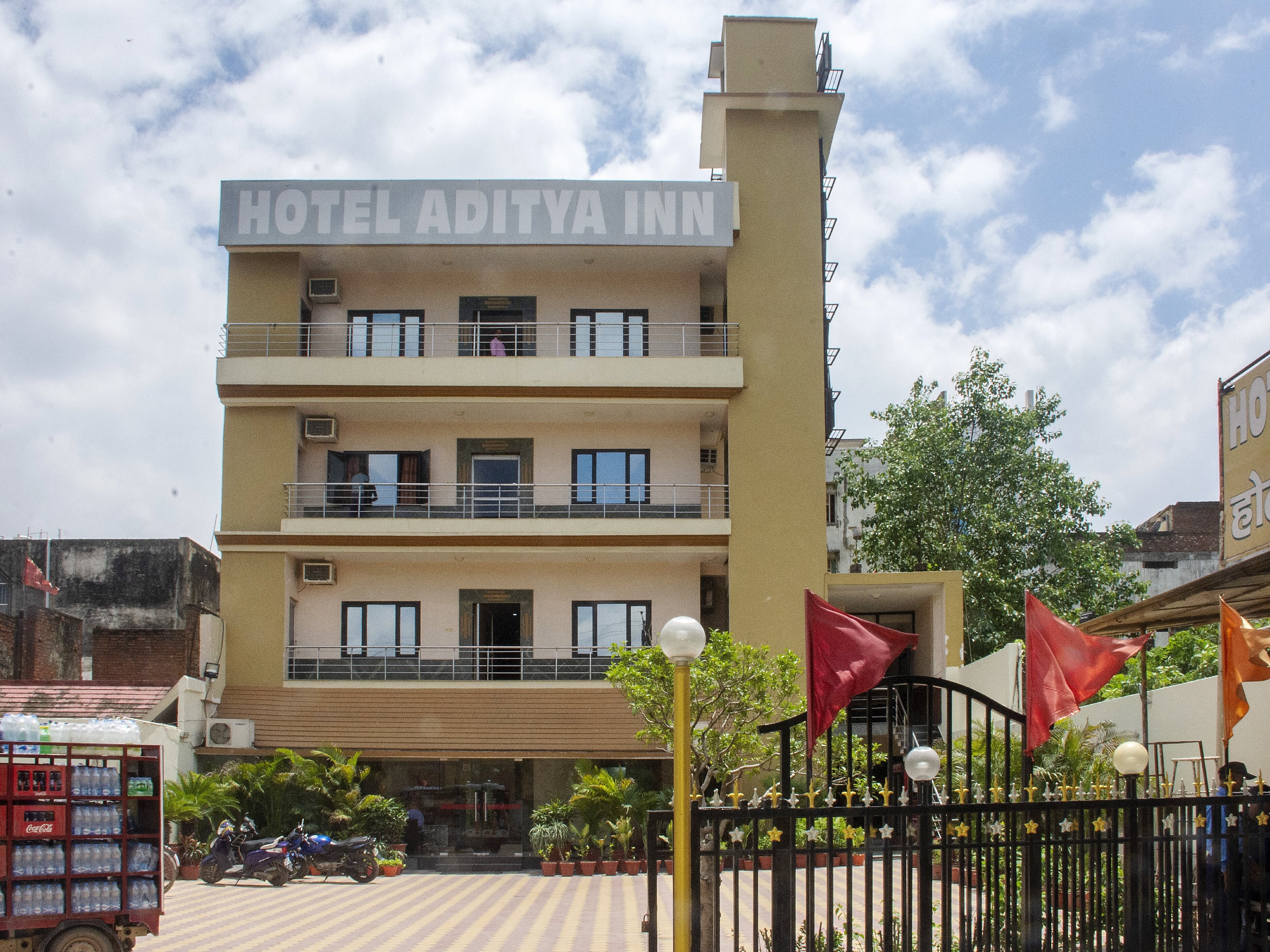 Hotels Near Varanasi Junction Railway Station - Book from 342 Hotels ...