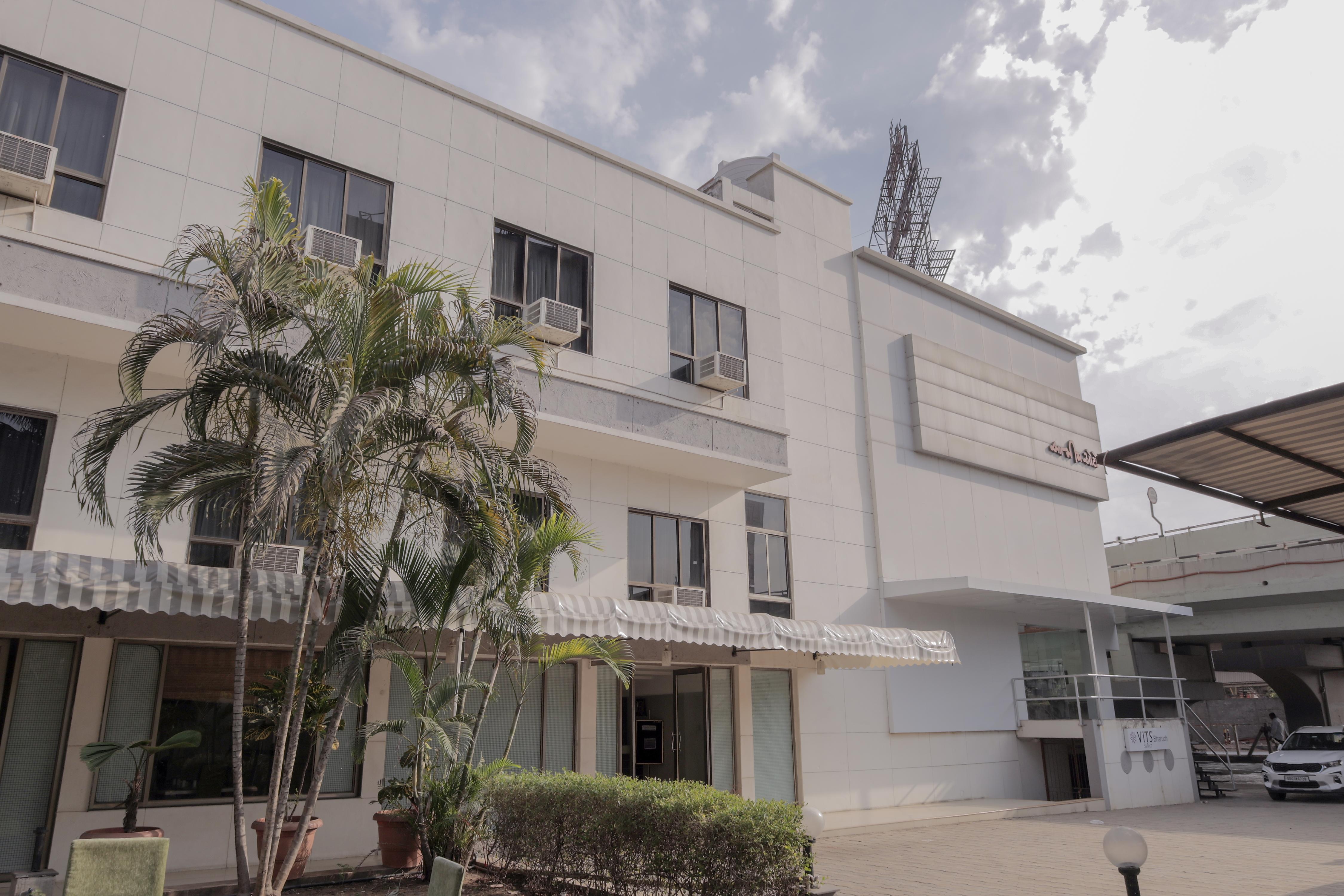 VITS Select Bharuch 𝗕𝗢𝗢𝗞 Bharuch Hotel