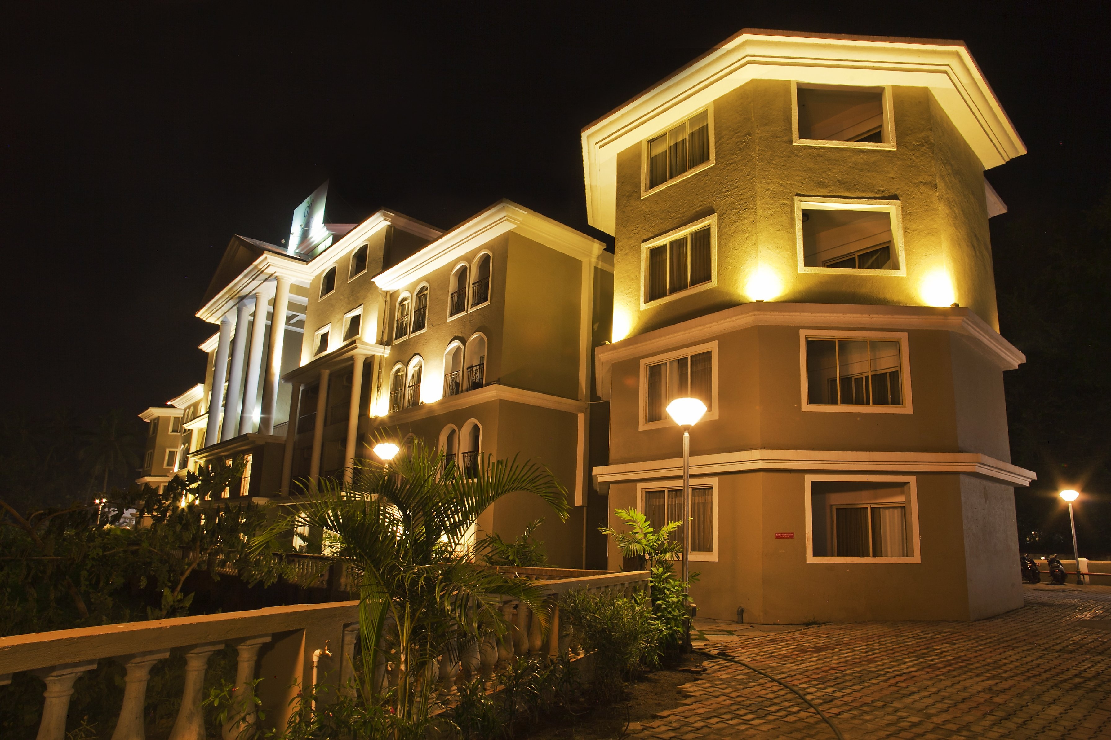 The Golden Suites & Spa,Calangute Best Rates on Goa Hotel Deals ...