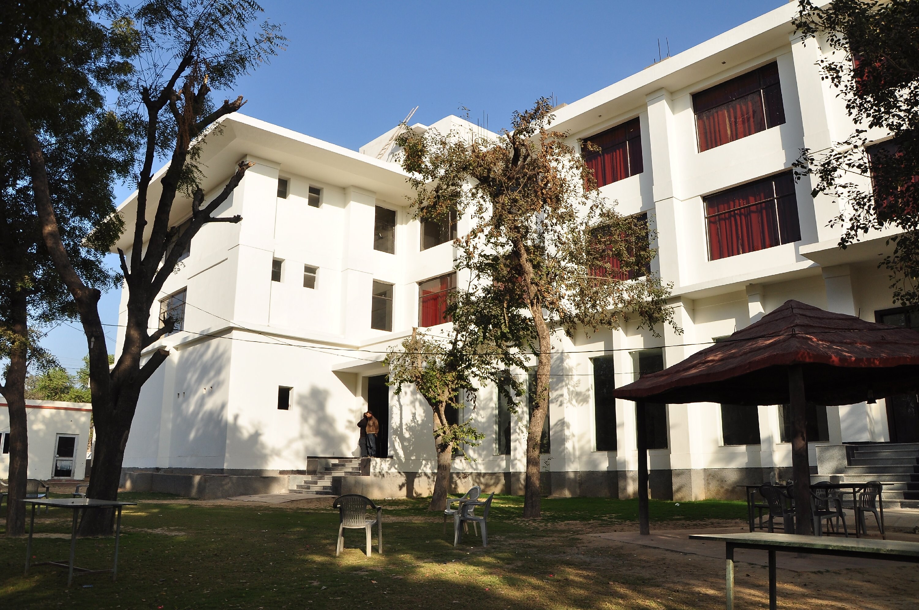 Hotel Madhu Resorts Agra Apart-hotel Price, Address & Reviews