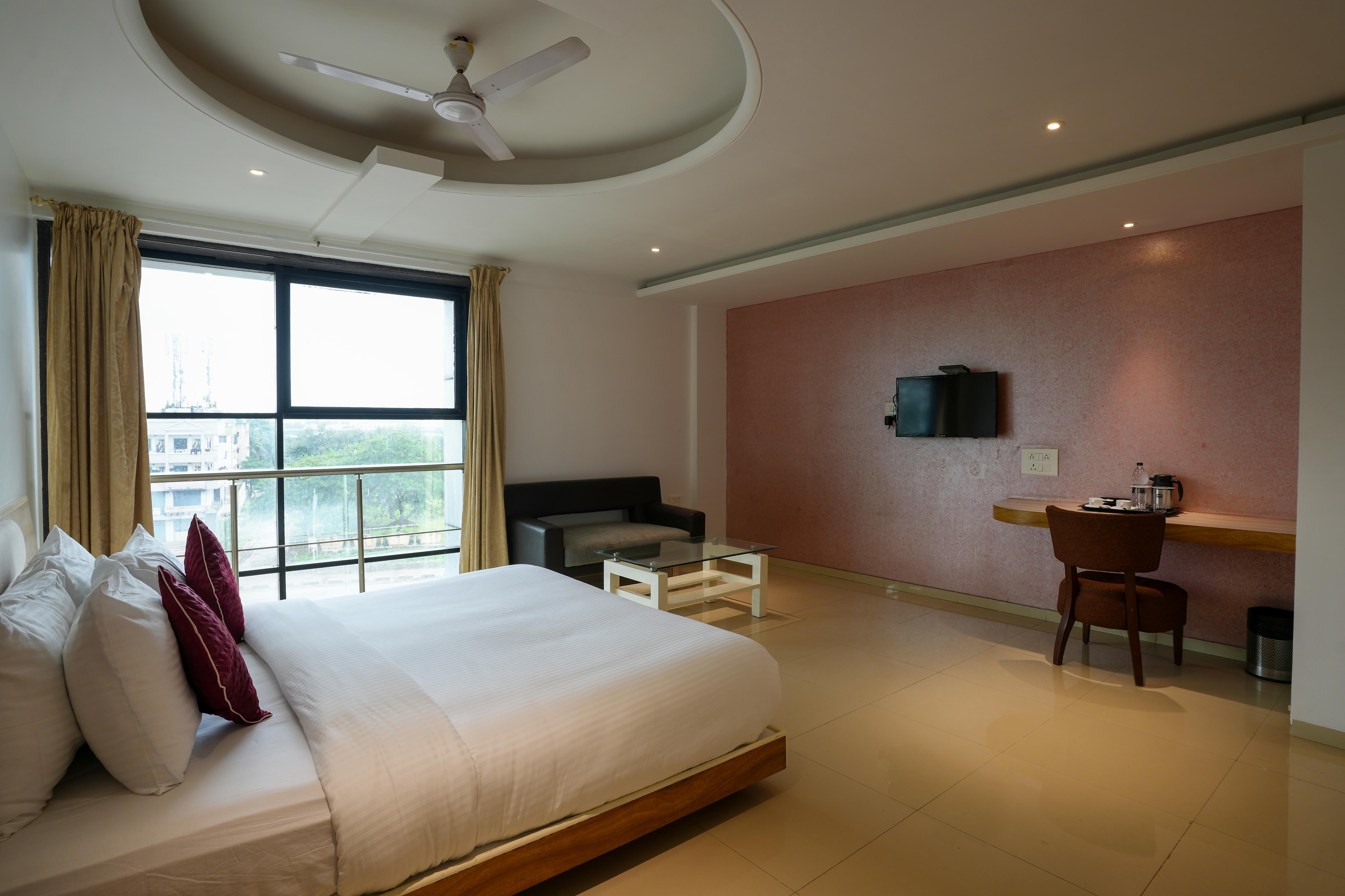 Rester Select Chakan, Pune 𝗕𝗢𝗢𝗞 Pune Hotel