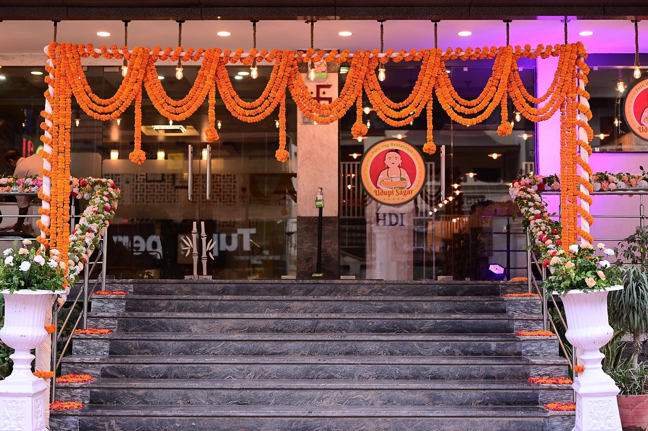 Hotel Dolphin International 𝗕𝗢𝗢𝗞 Varanasi Hotel