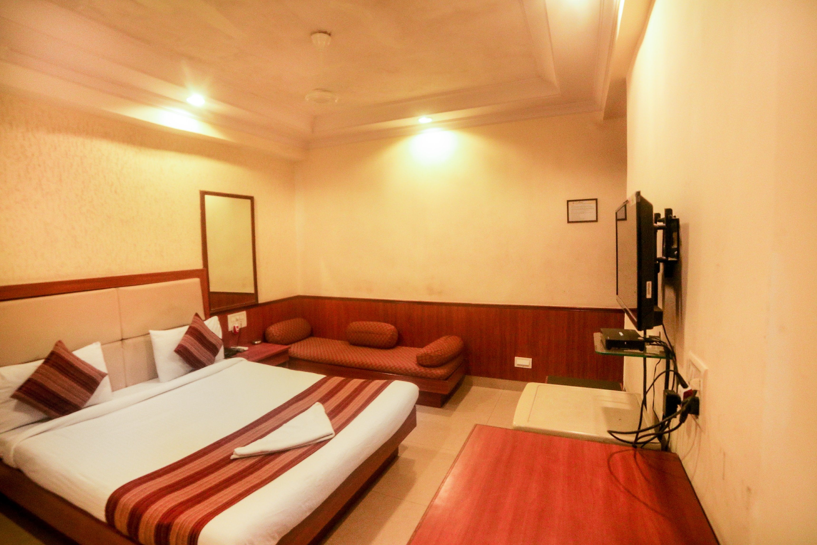 Hotel Lucky Bandra 𝗕𝗢𝗢𝗞 Mumbai Hotel 𝘄𝗶𝘁𝗵 𝗙𝗥𝗘𝗘 𝗖𝗮𝗻𝗰𝗲𝗹𝗹𝗮𝘁𝗶𝗼𝗻