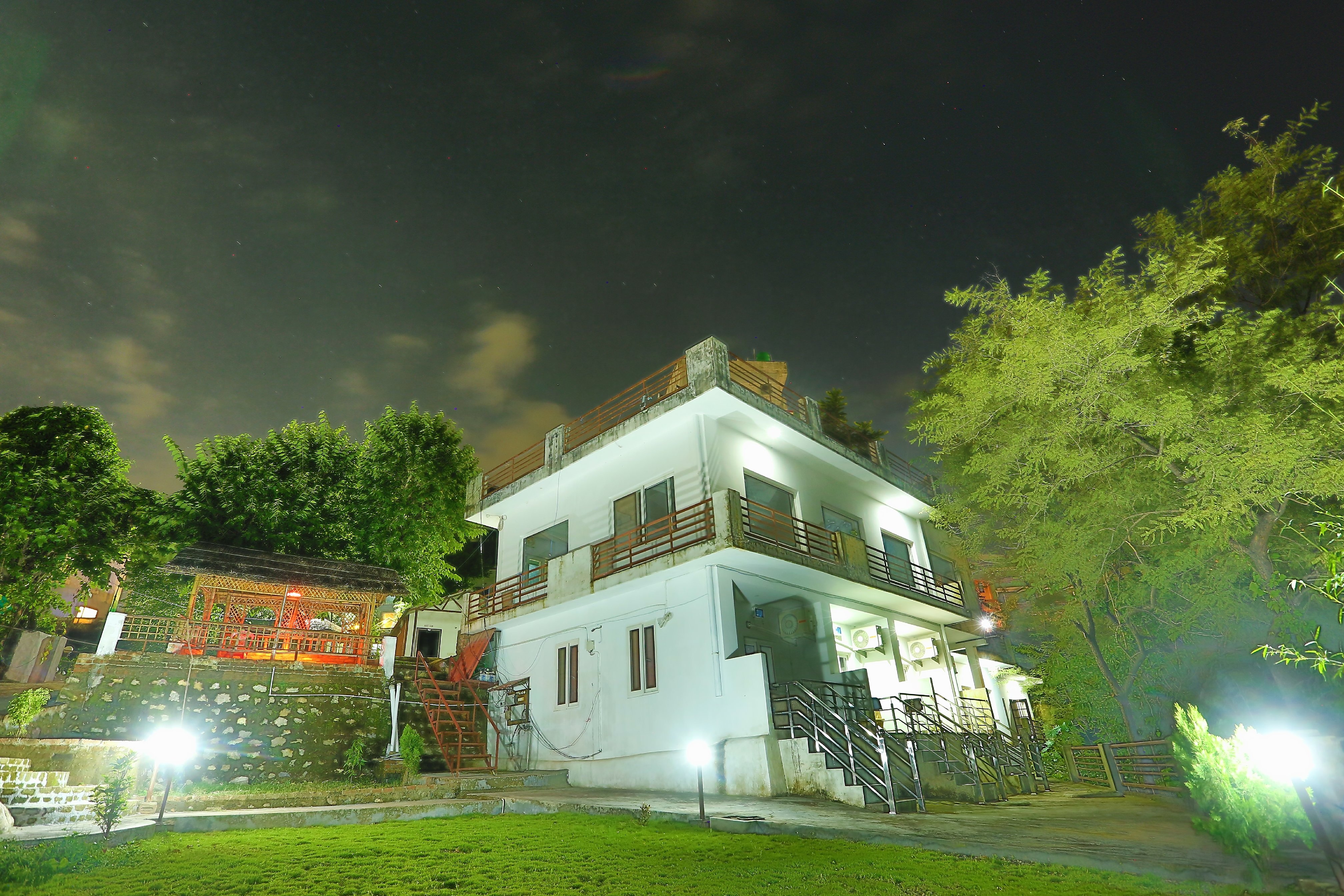 Raj Resort @Tapovan Road 𝗕𝗢𝗢𝗞 Rishikesh Resort