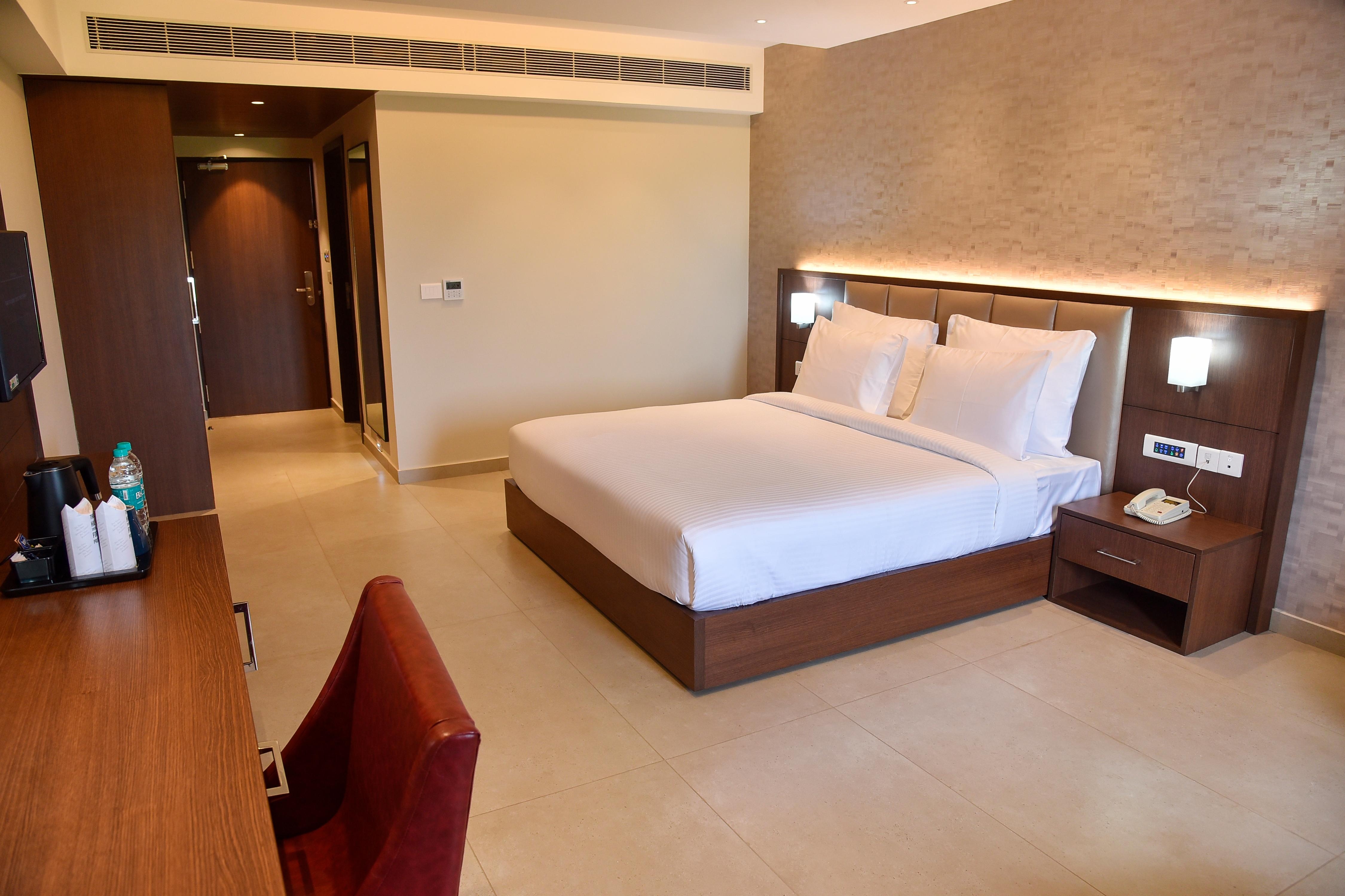 The Pearl View Hotel 𝗕𝗢𝗢𝗞 Thalasserry Hotel 𝘄𝗶𝘁𝗵 ₹𝟬 𝗣𝗔𝗬𝗠𝗘𝗡𝗧