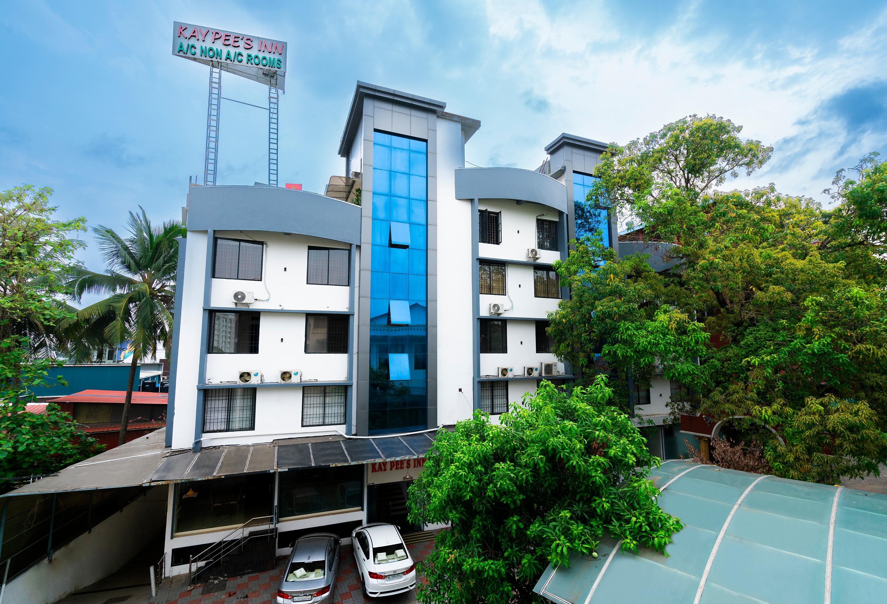 Kaypees Grande 100% Money Back 𝗕𝗢𝗢𝗞 Cochin Hotel 𝘄𝗶𝘁𝗵 𝗙𝗥𝗘𝗘 𝗖𝗮𝗻𝗰𝗲𝗹𝗹𝗮𝘁𝗶𝗼𝗻