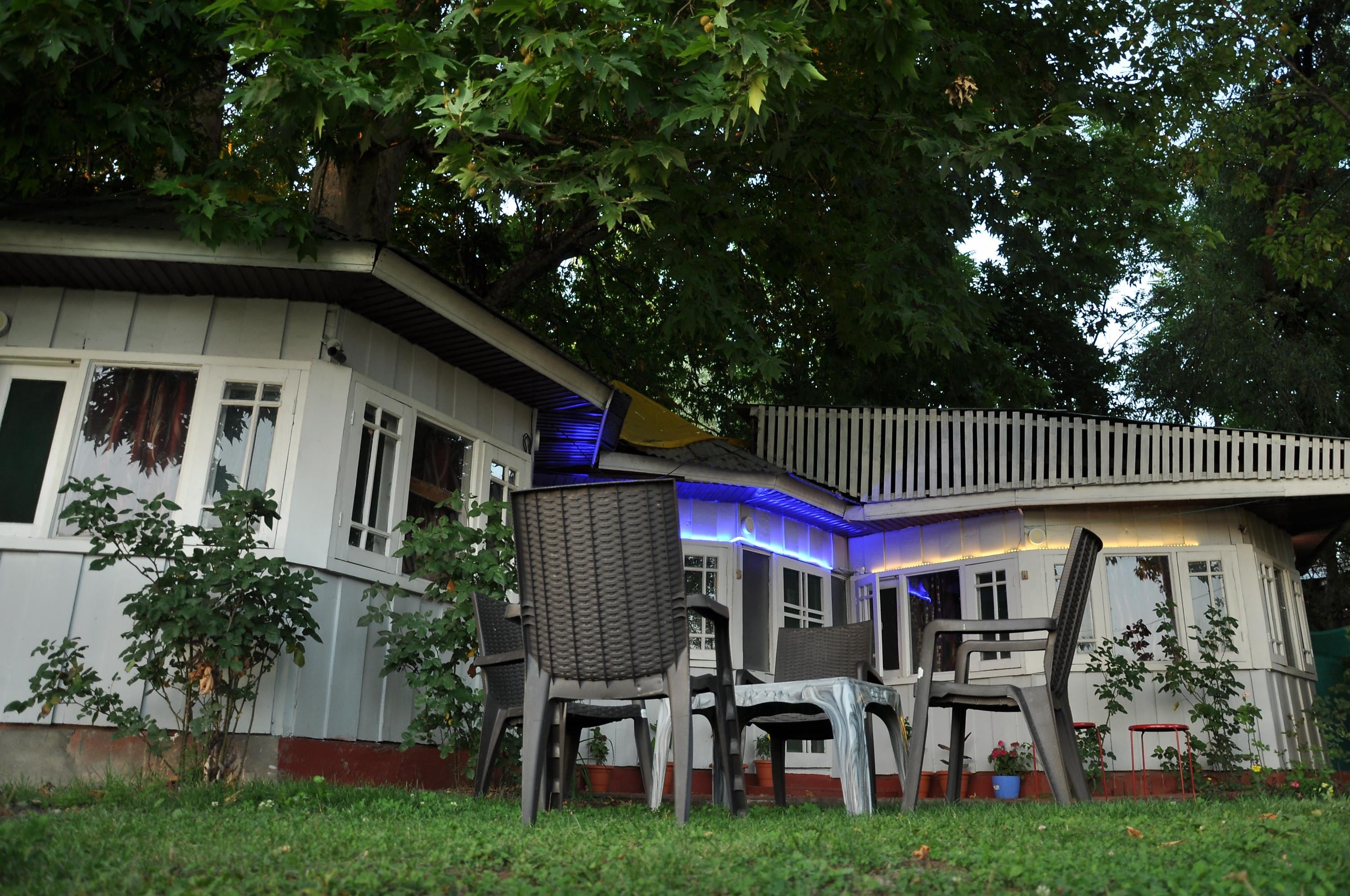 Nigeen Lodge The Lake Resort, Srinagar 𝗕𝗢𝗢𝗞 Srinagar Resort