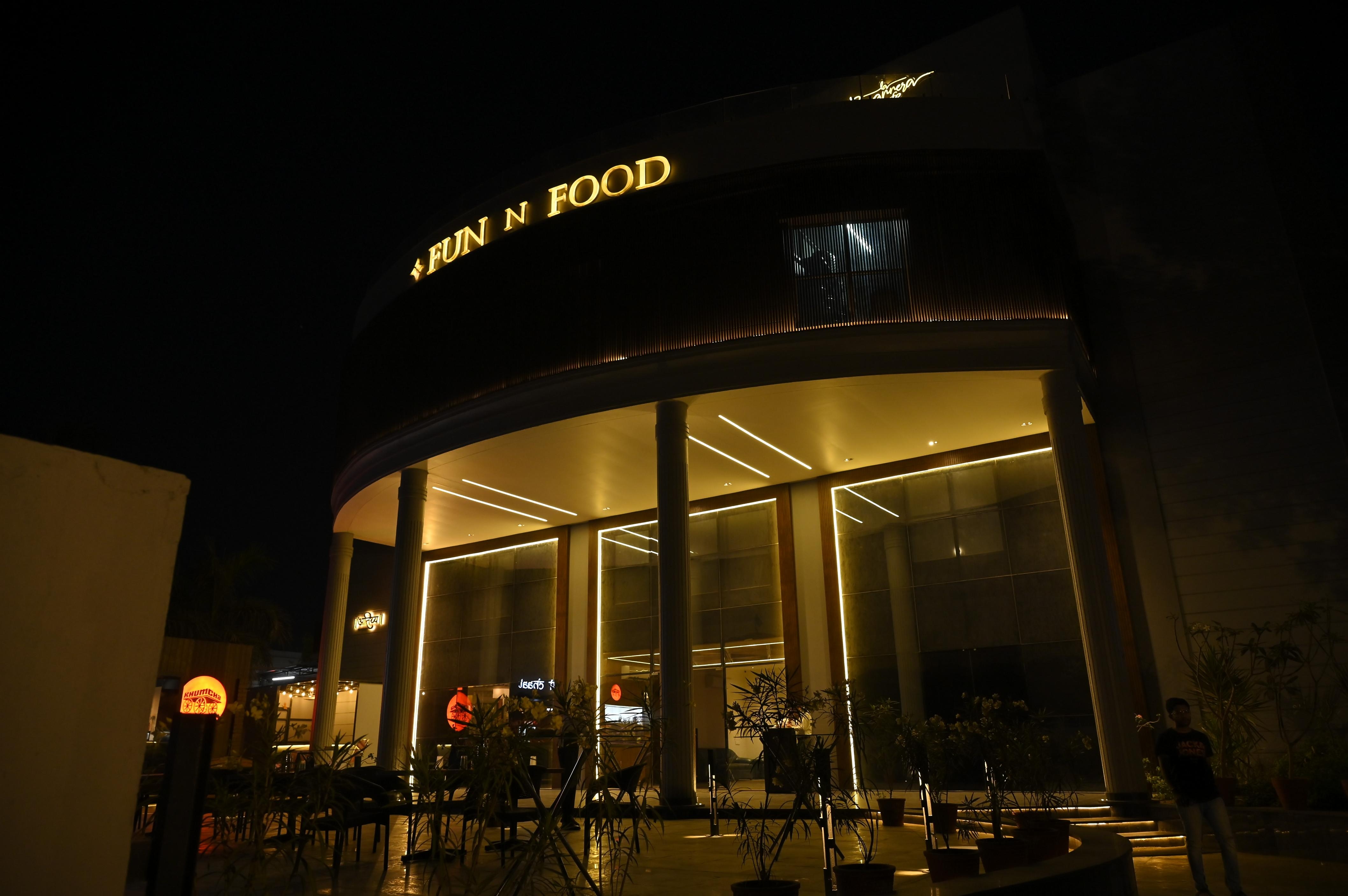 Fun N Food 𝗕𝗢𝗢𝗞 Gandhidham Hotel