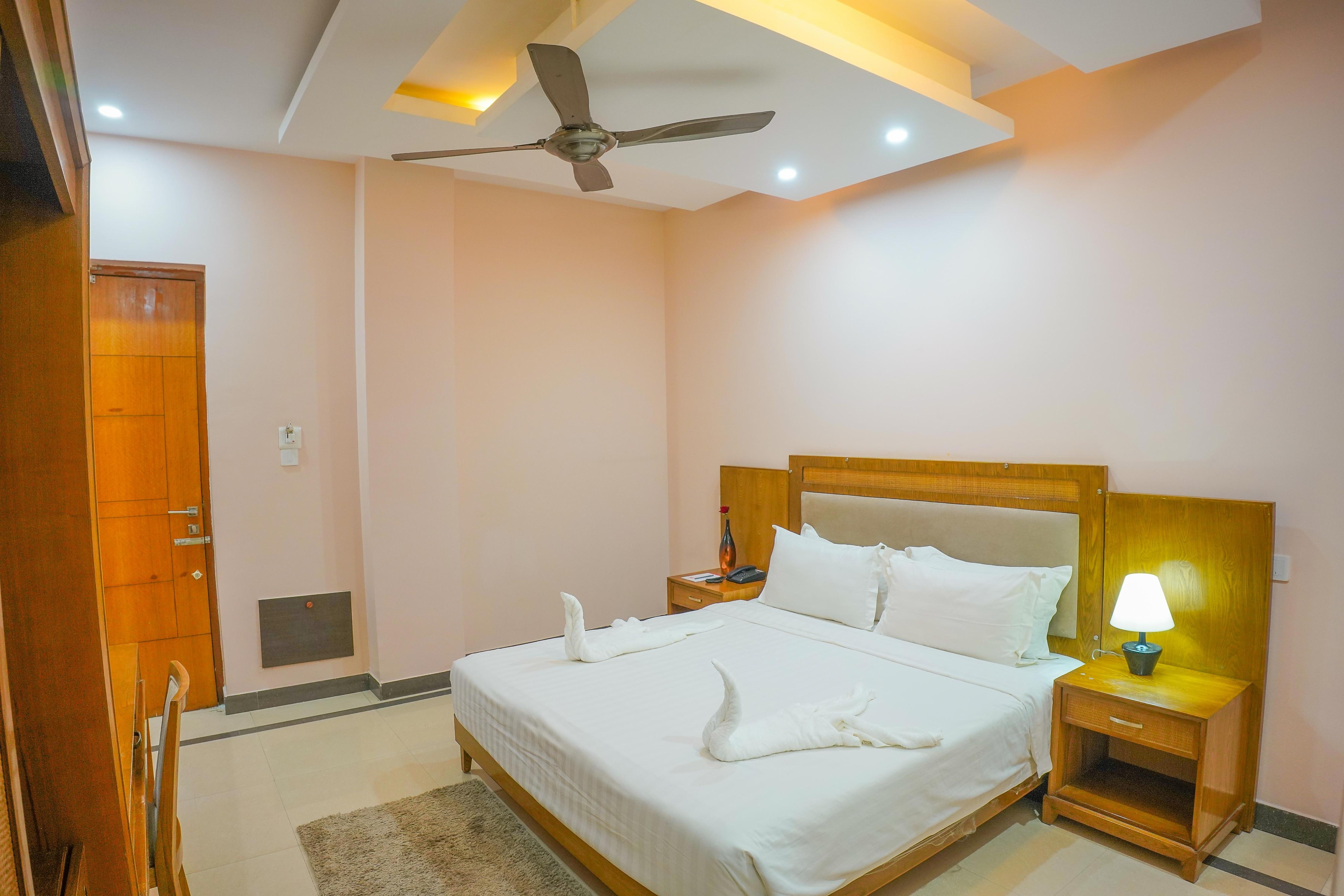 Vijayanagar Kings Court 𝗕𝗢𝗢𝗞 Hospet Hotel 𝘄𝗶𝘁𝗵 𝗙𝗥𝗘𝗘 𝗖𝗮𝗻𝗰𝗲𝗹𝗹𝗮𝘁𝗶𝗼𝗻