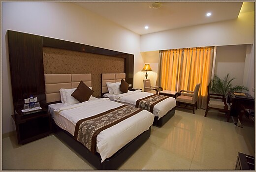 The Celestial Park 𝗕𝗢𝗢𝗞 Bhopal Hotel 𝘄𝗶𝘁𝗵 𝗙𝗥𝗘𝗘 𝗖𝗮𝗻𝗰𝗲𝗹𝗹𝗮𝘁𝗶𝗼𝗻