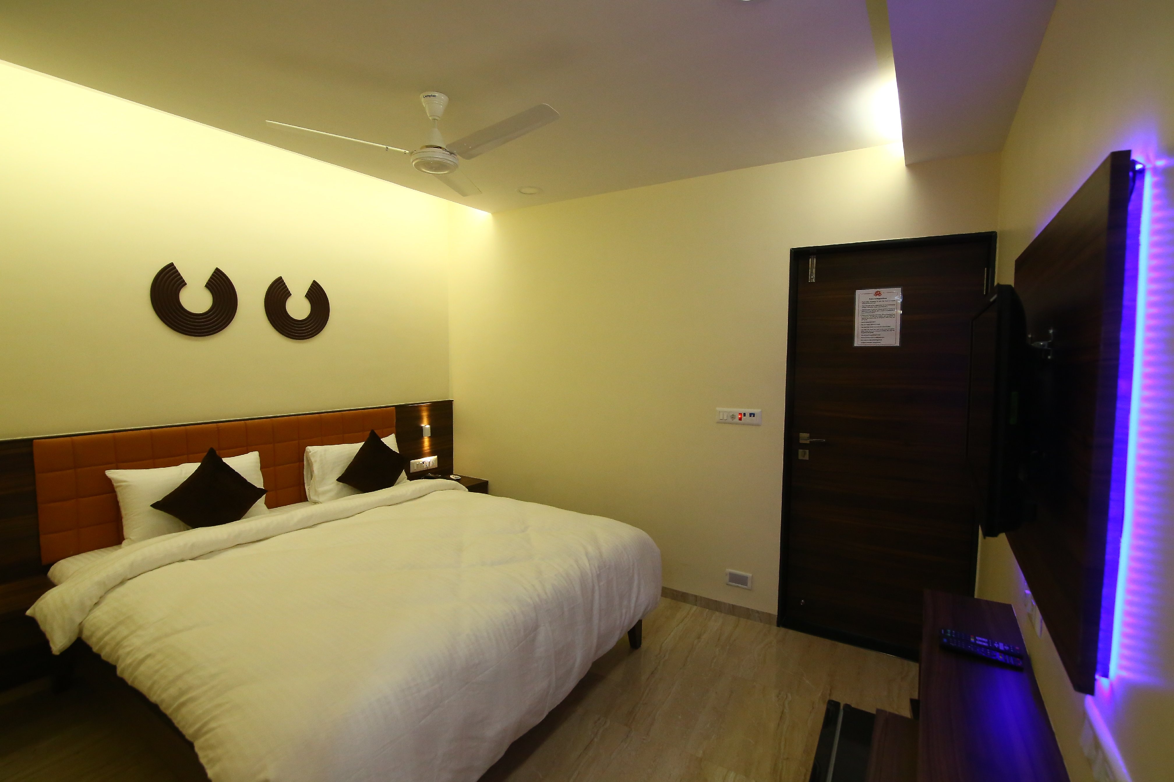 GD Hotel 100% Money Back 𝗕𝗢𝗢𝗞 Navsari Hotel 𝘄𝗶𝘁𝗵 𝗙𝗥𝗘𝗘 𝗖𝗮𝗻𝗰𝗲𝗹𝗹𝗮𝘁𝗶𝗼𝗻