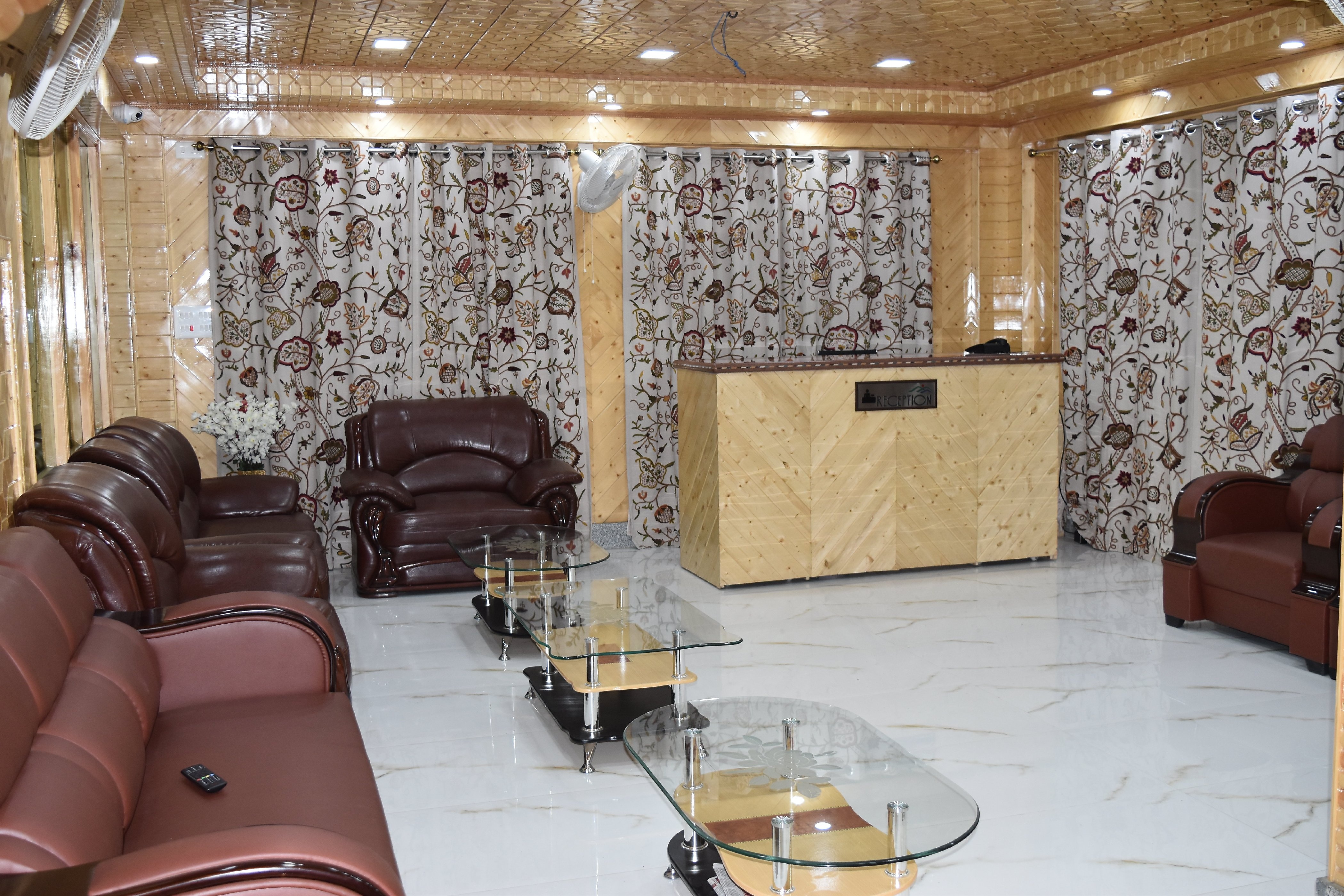 Hotel Holiday Villa 𝗕𝗢𝗢𝗞 Srinagar Hotel 𝘄𝗶𝘁𝗵 ₹𝟬 𝗣𝗔𝗬𝗠𝗘𝗡𝗧