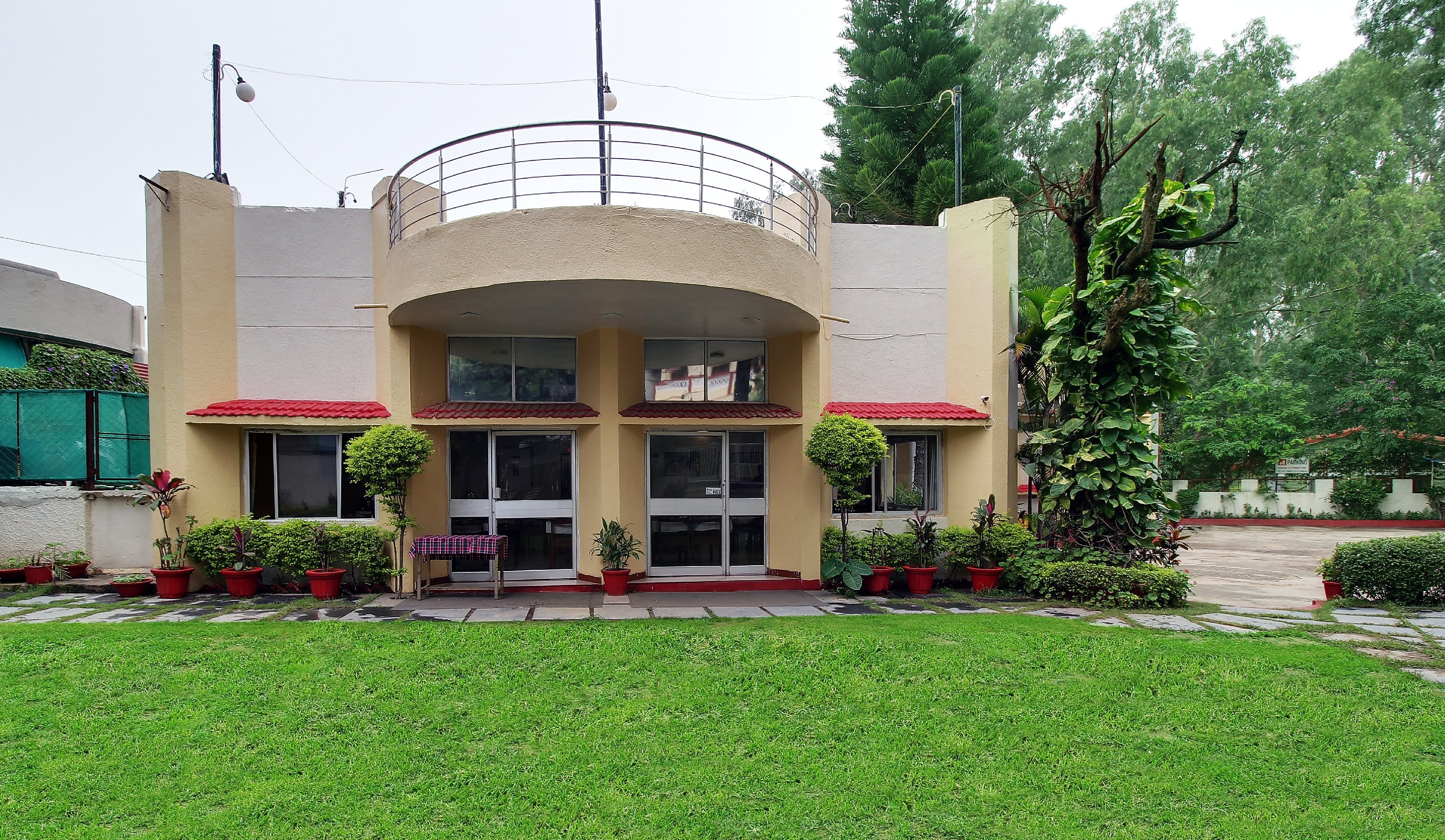 Hotel Sunset Inn Mount Abu with swimming pool Mount Abu Hotel Price ...