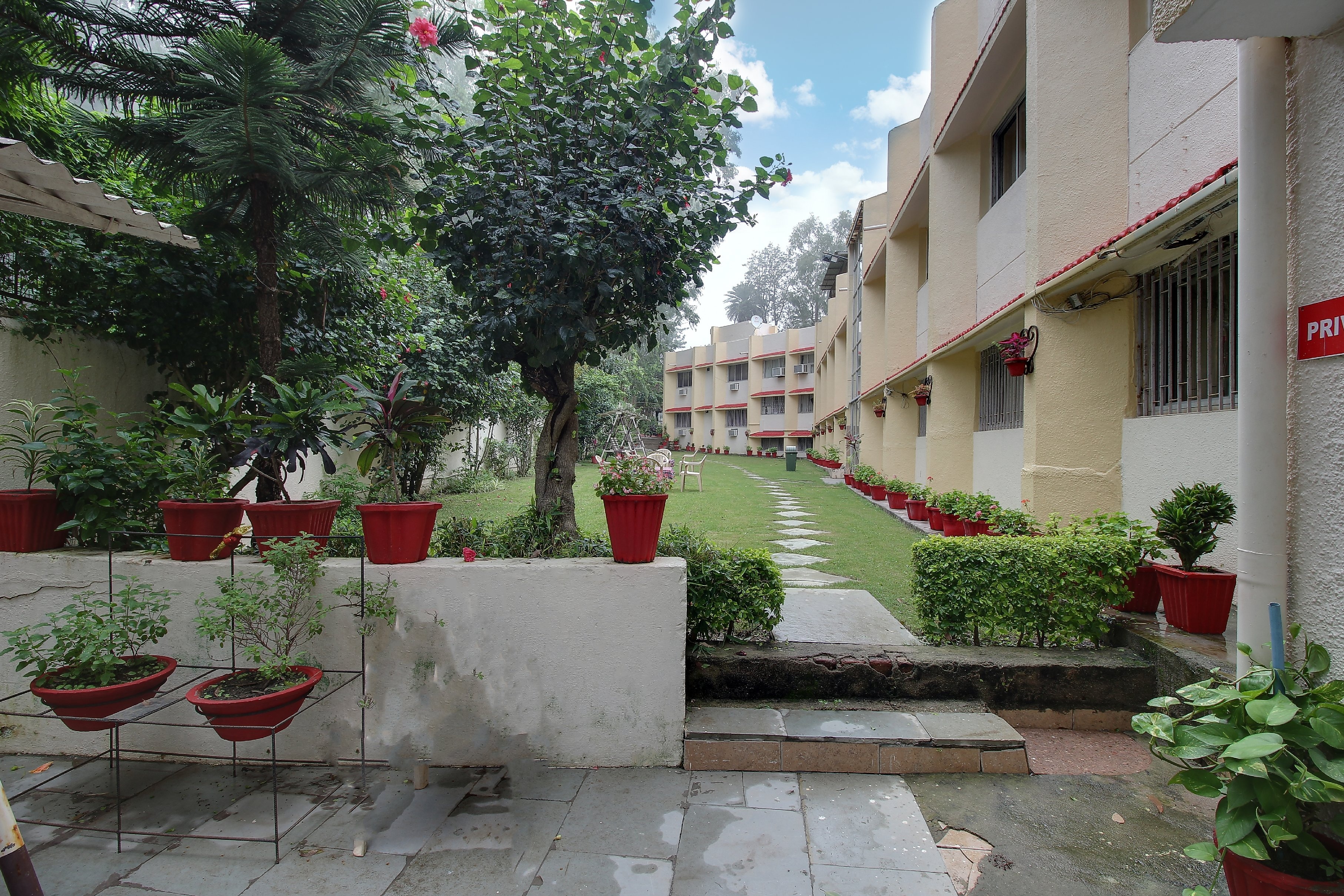 Hotel Sunset Inn Mount Abu with swimming pool Mount Abu Hotel Price ...