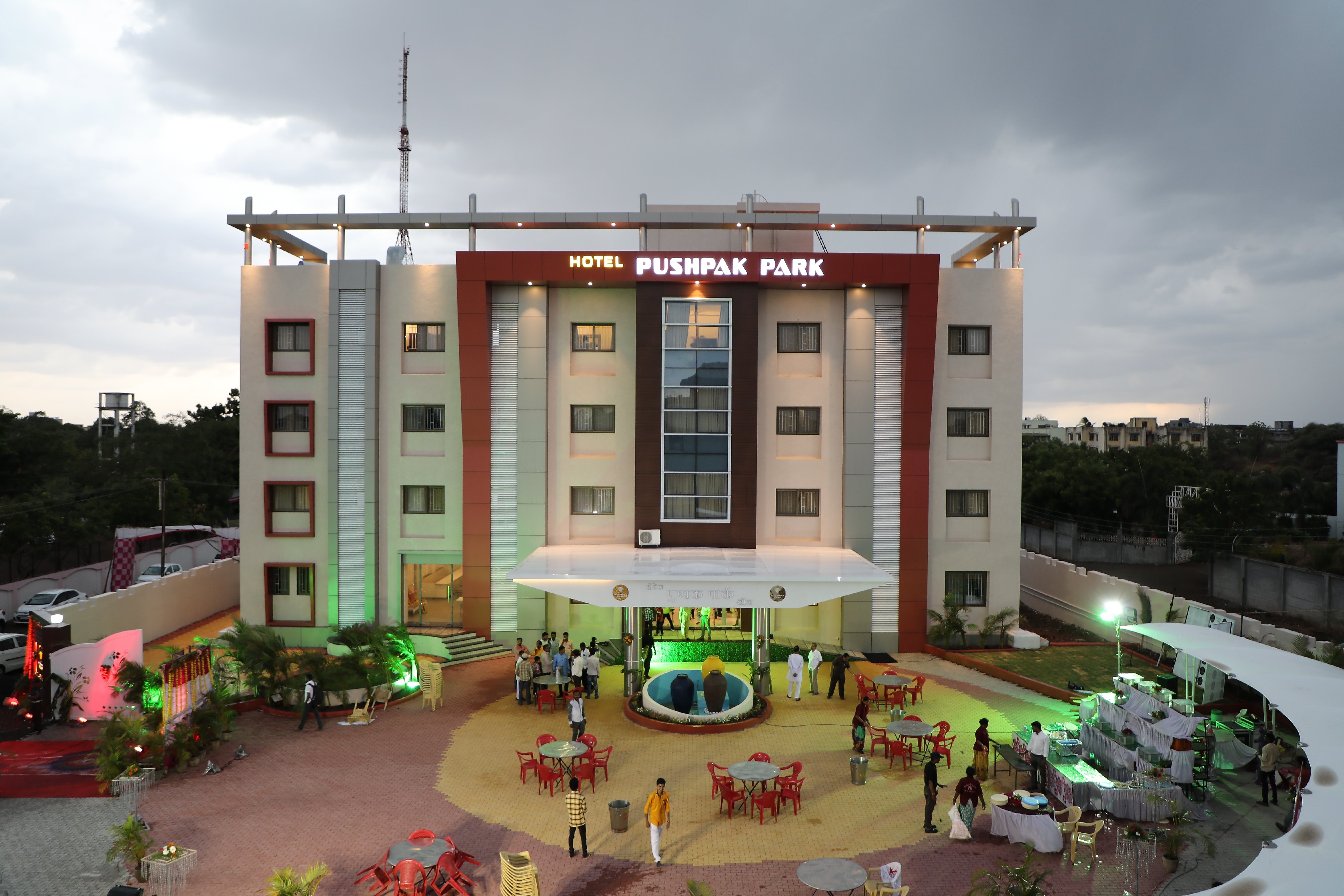 Hotel Pushpak Park 𝗕𝗢𝗢𝗞 Osmanabad Guest House 𝘄𝗶𝘁𝗵 𝗙𝗥𝗘𝗘 𝗖𝗮𝗻𝗰𝗲𝗹𝗹𝗮𝘁𝗶𝗼𝗻