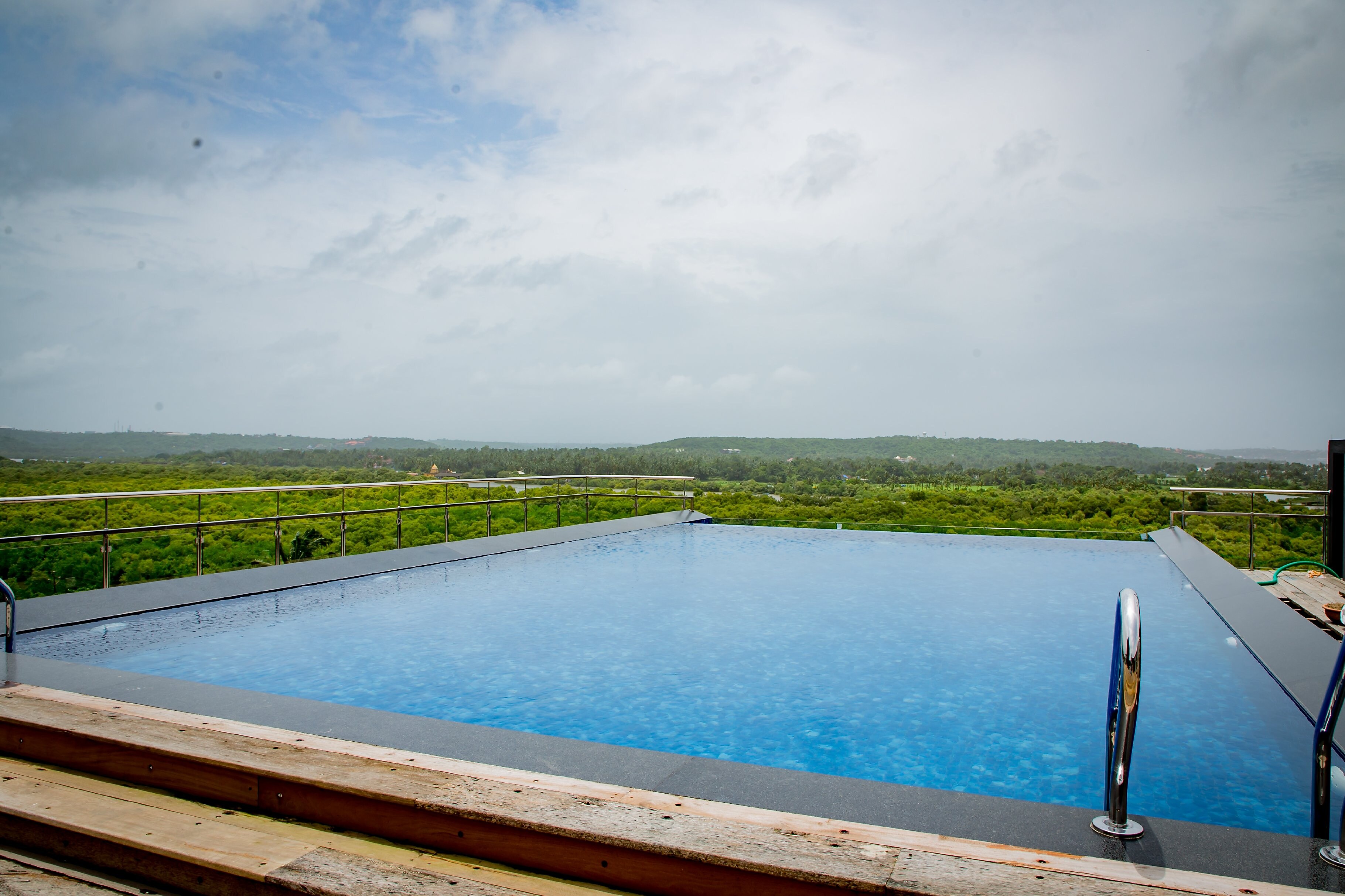 SinQ Prive Best Rates on Goa Hotel Deals, Reviews & Photos