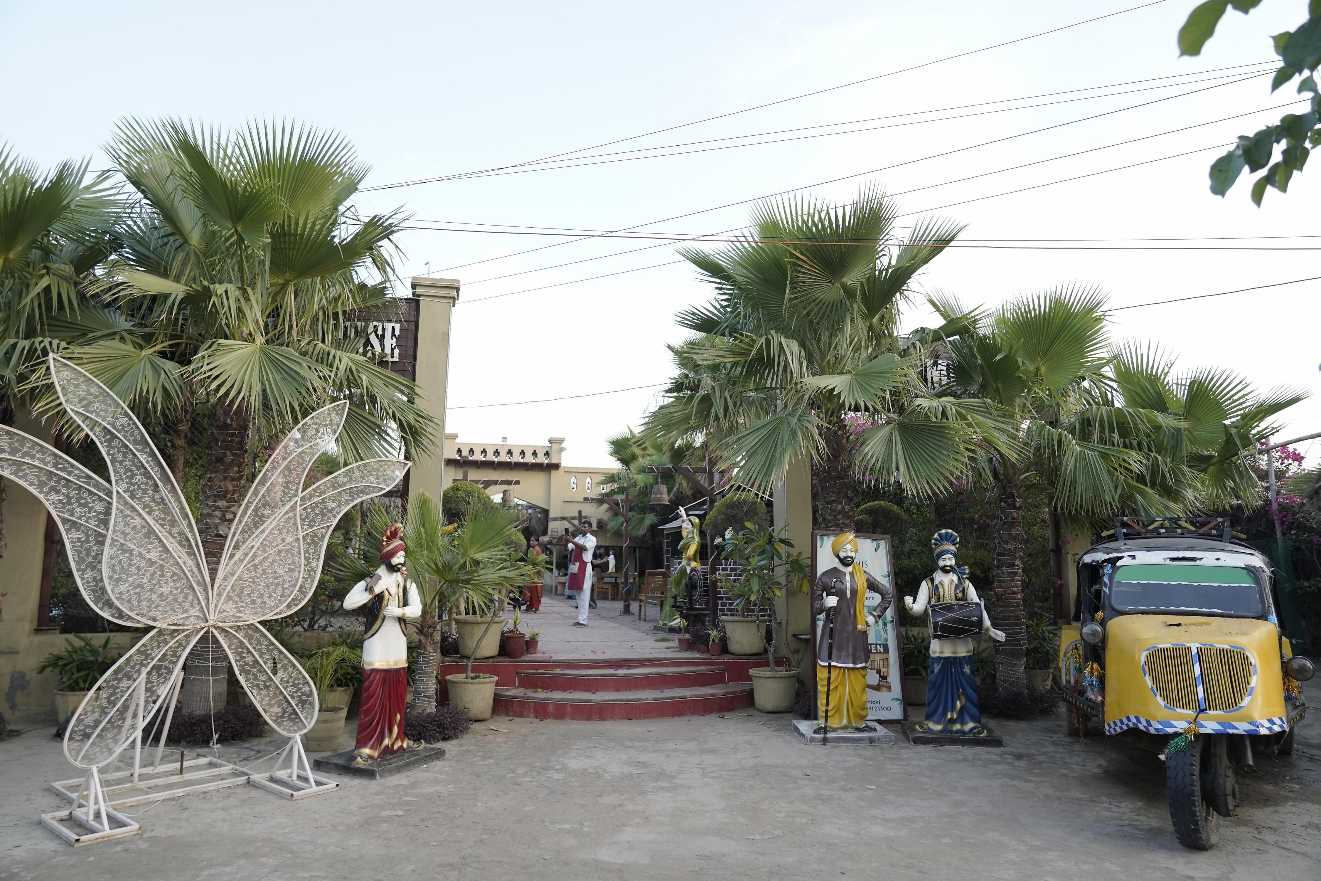 Themis Mudhouse Ethnic & Cultural Dining Resort 헕헢헢헞 Sampla Resort