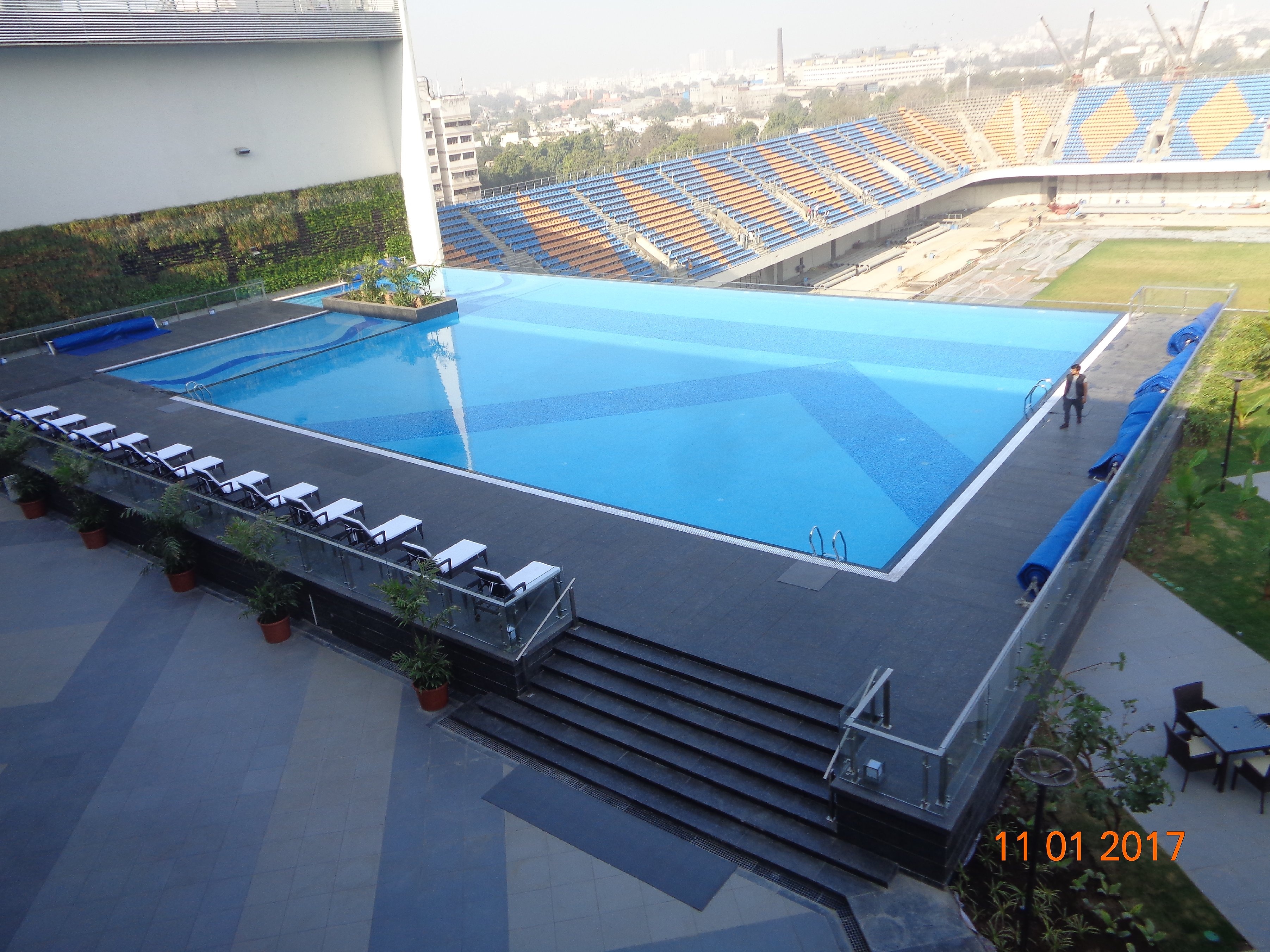 EKA CLUB 𝗕𝗢𝗢𝗞 Ahmedabad Hotel