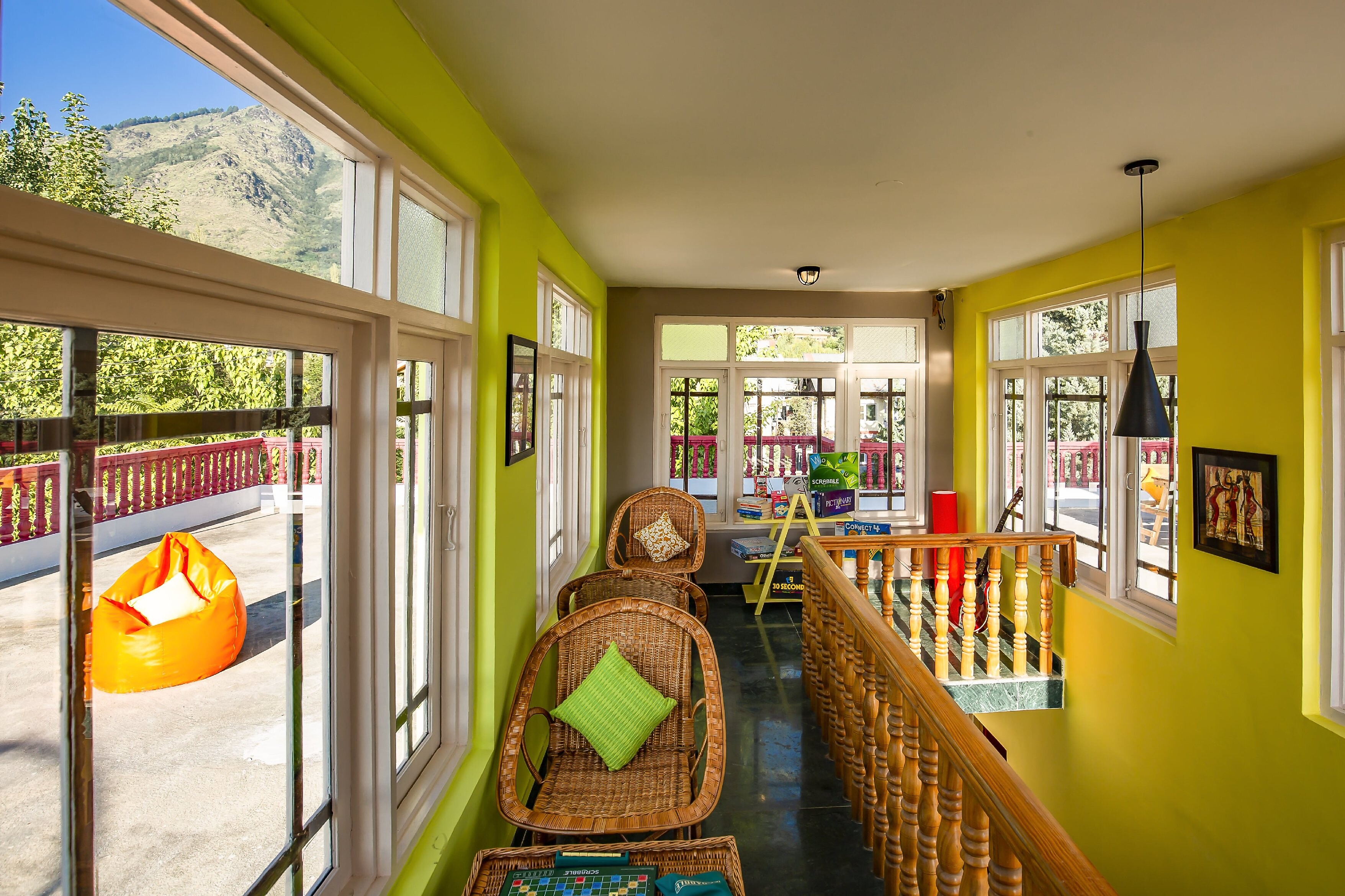 Zostel Srinagar Best Rates on Srinagar Hotel Deals, Reviews & Photos