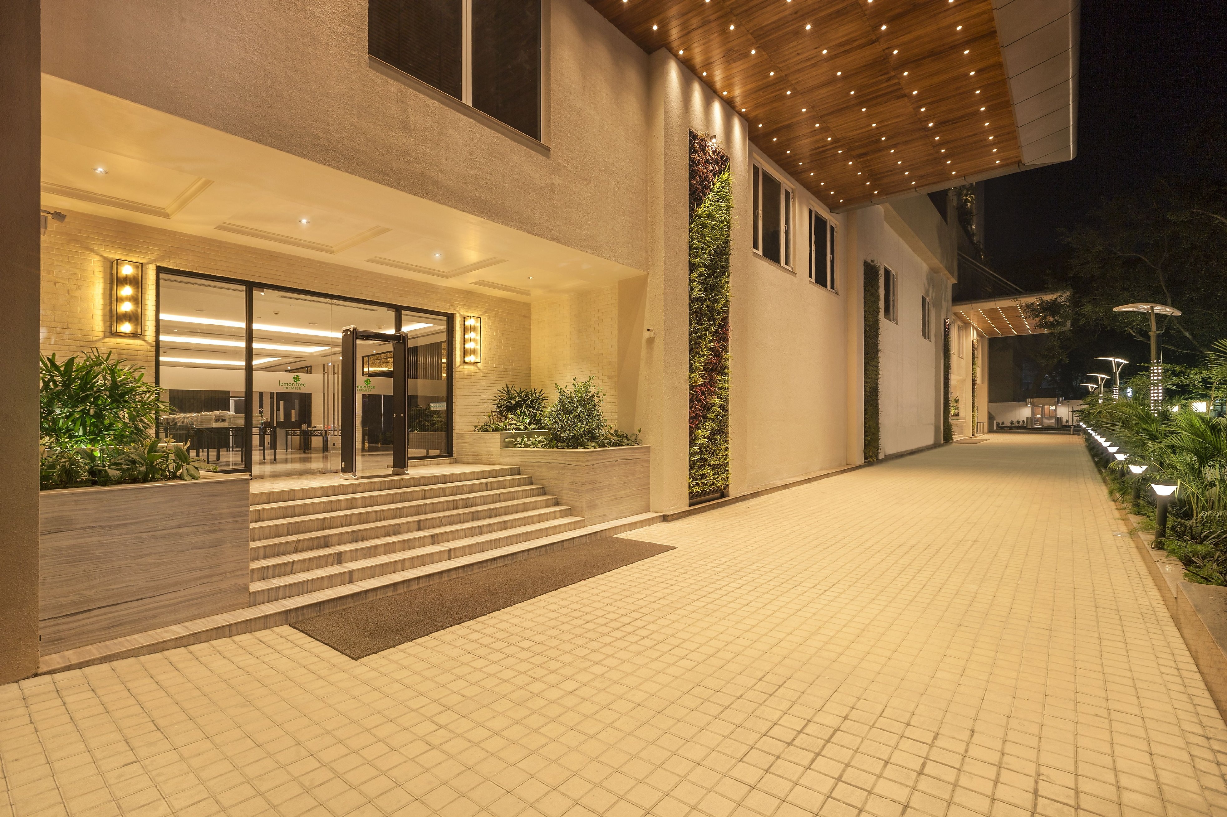 Lemon Tree Premier, City Center Pune Pune INR 2921 OFF ( ̶5̶9̶3̶9̶ ...