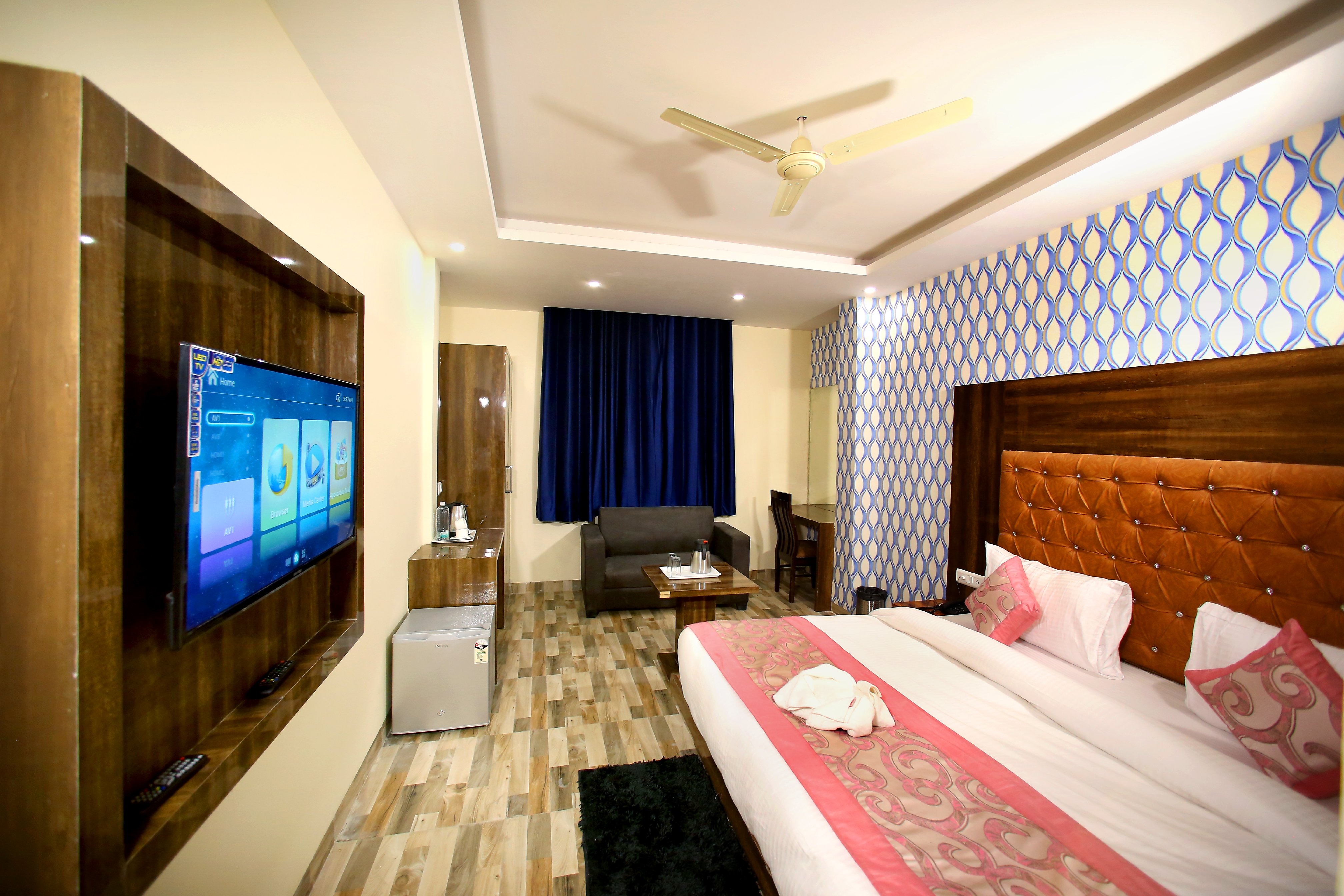 Hotel Smart Plaza By SMART GROUP 𝗕𝗢𝗢𝗞 Delhi Hotel
