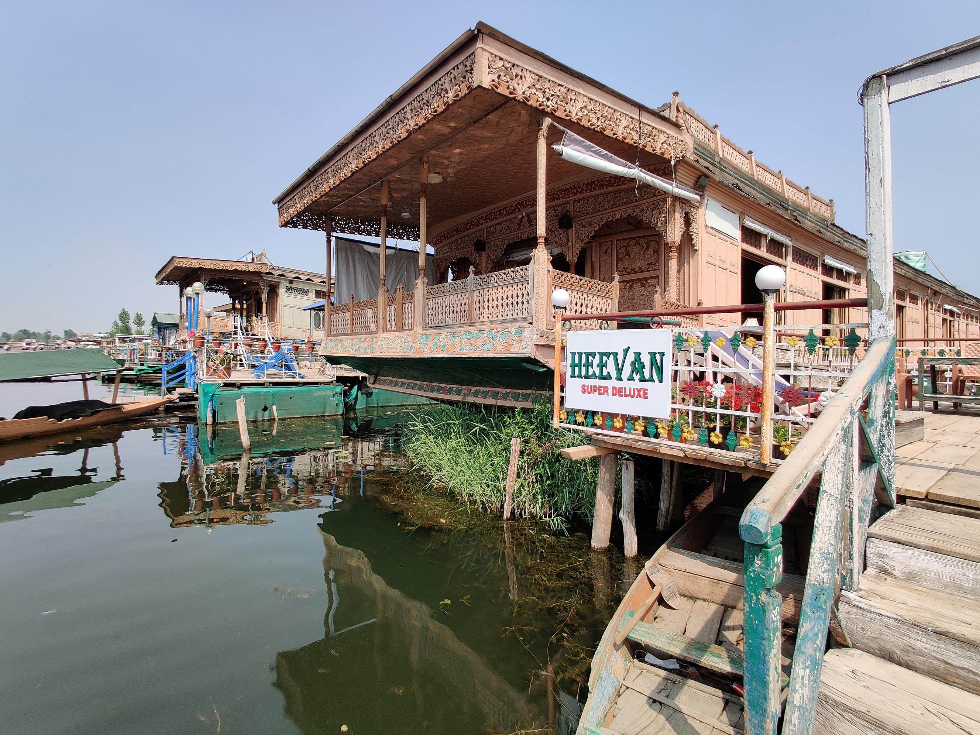 Heritage Shreen Houseboat Best Rates on Srinagar Hotel Deals, Reviews ...