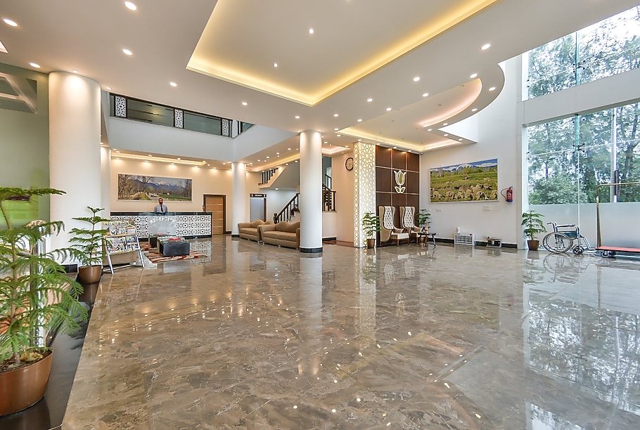 HOTEL GOLDEN LEAF Luxury Hotel In Srinagar Best Rates On Srinagar hotel-golden-leaf-luxury-hotel-in-srinagar-best-rates-on-srinagar