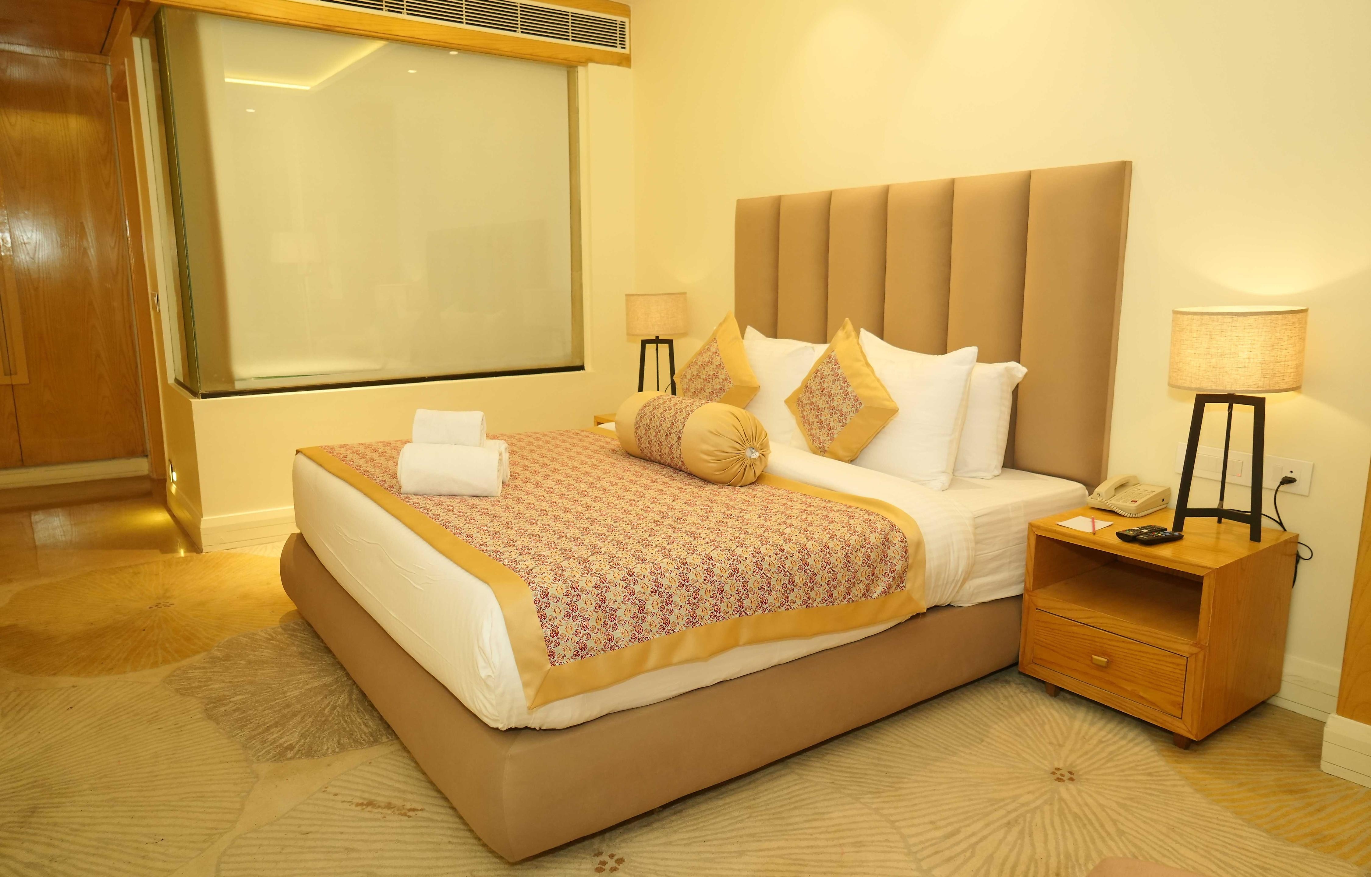 Hotel Castillo 𝗕𝗢𝗢𝗞 Varanasi Hotel