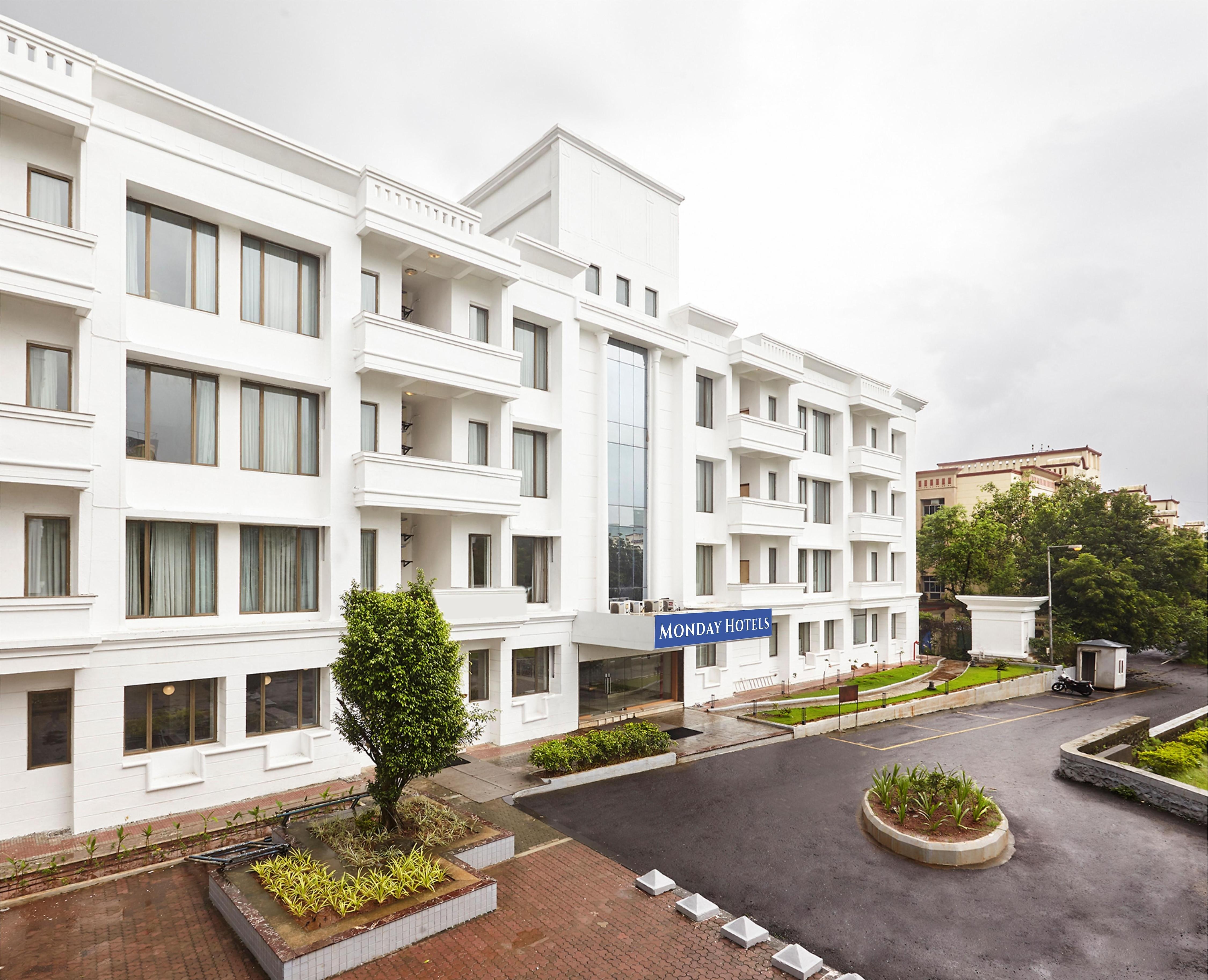 Monday Hotels Mahape 𝗕𝗢𝗢𝗞 Navi Mumbai Hotel