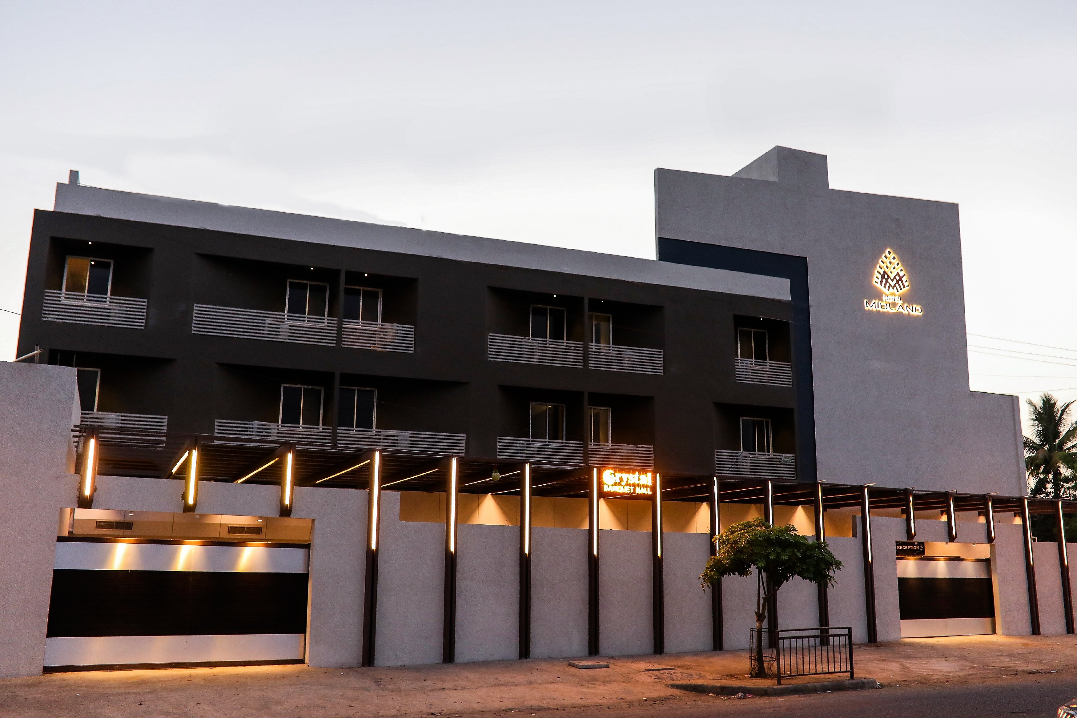 Hotel Midland 𝗕𝗢𝗢𝗞 Nanded Hotel