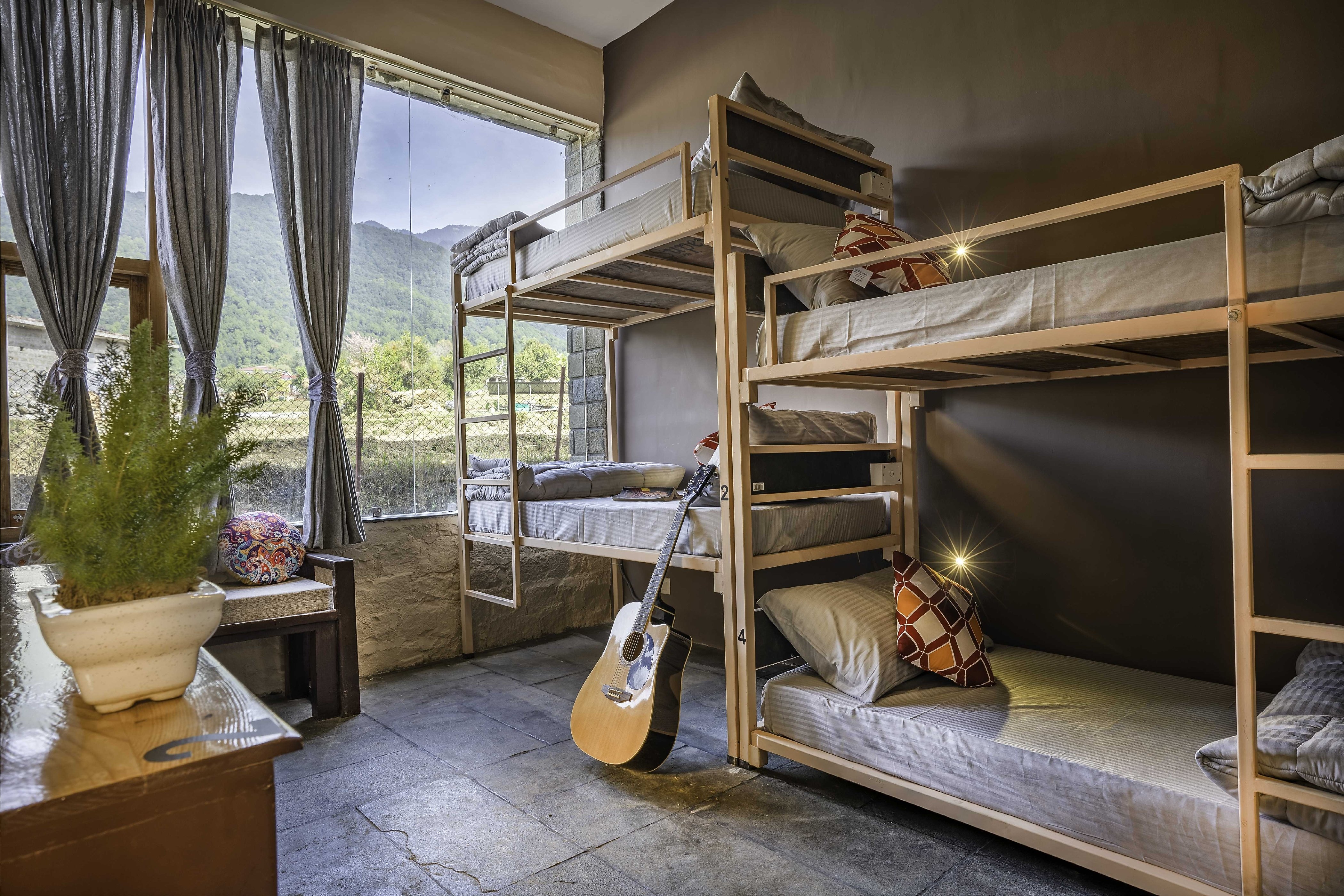 Zostel Plus Bir 𝗕𝗢𝗢𝗞 Bir Billing Hostel 𝘄𝗶𝘁𝗵 𝗙𝗥𝗘𝗘 𝗖𝗮𝗻𝗰𝗲𝗹𝗹𝗮𝘁𝗶𝗼𝗻