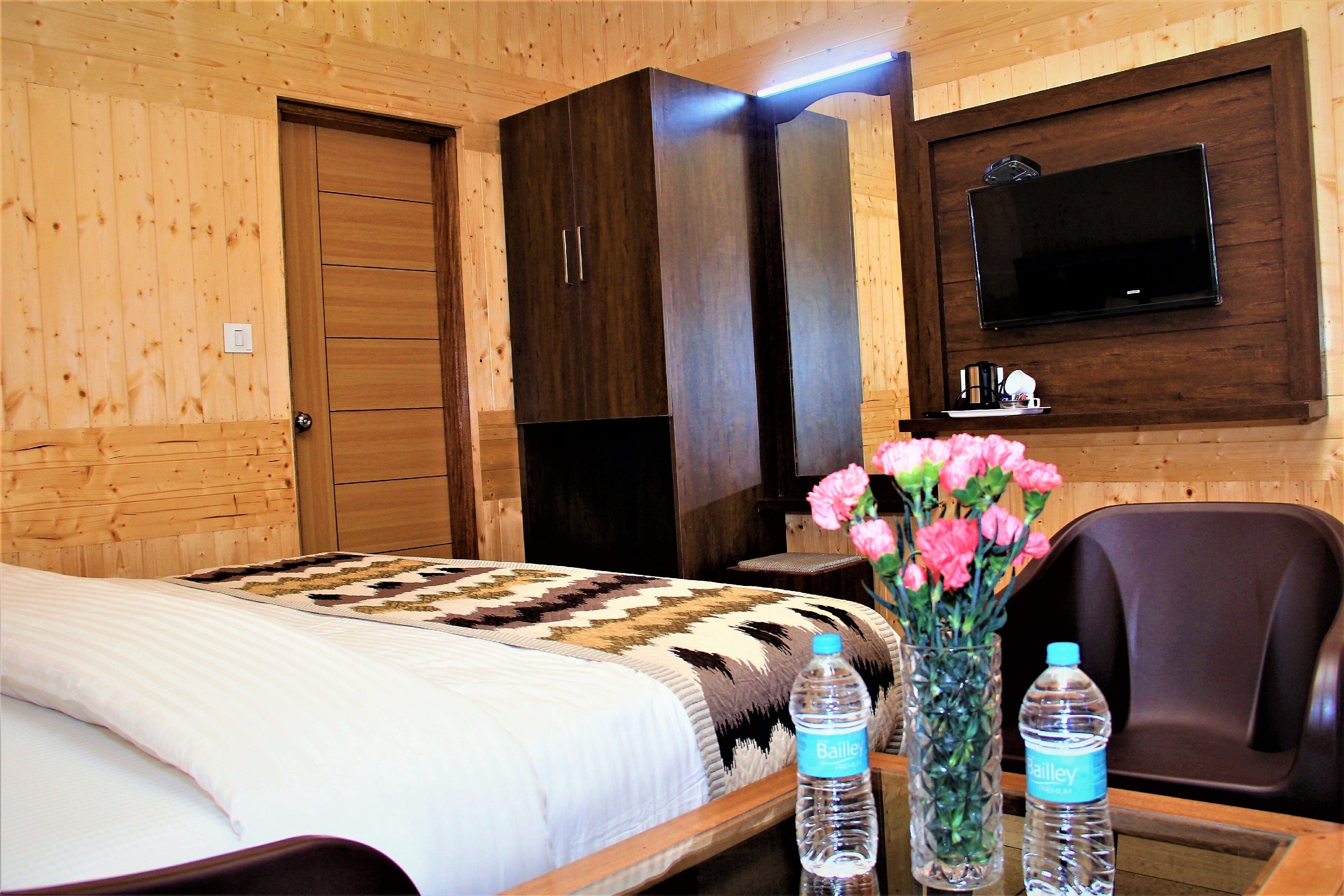 Resort Extreme Village 𝗕𝗢𝗢𝗞 Chail Resort 𝘄𝗶𝘁𝗵 ₹𝟬 𝗣𝗔𝗬𝗠𝗘𝗡𝗧