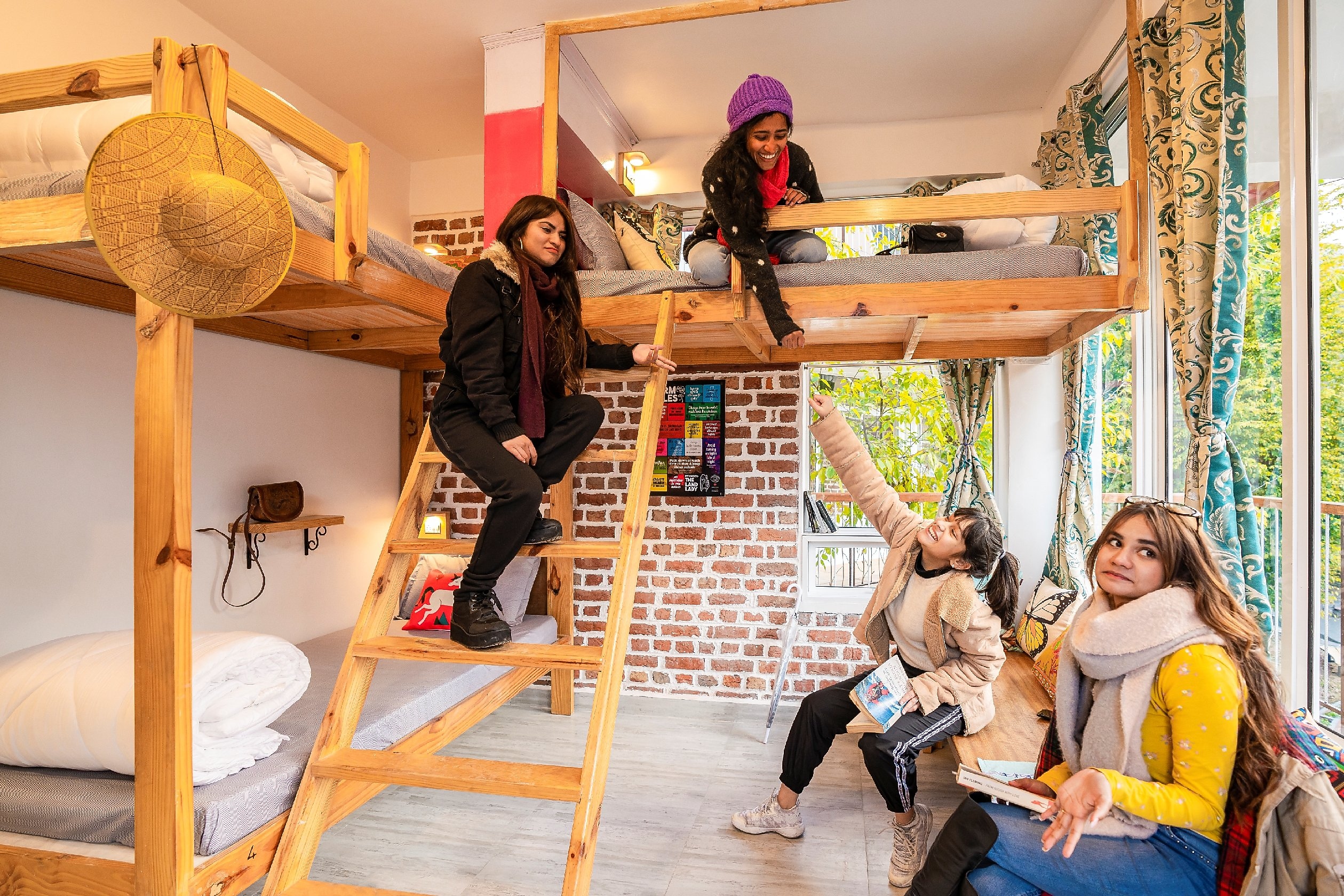 Zostel Plus Mussoorie (Kempty) 𝗕𝗢𝗢𝗞 Mussoorie Hostel 𝘄𝗶𝘁𝗵 𝗙𝗥𝗘𝗘 𝗖𝗮𝗻𝗰𝗲𝗹𝗹𝗮𝘁𝗶𝗼𝗻