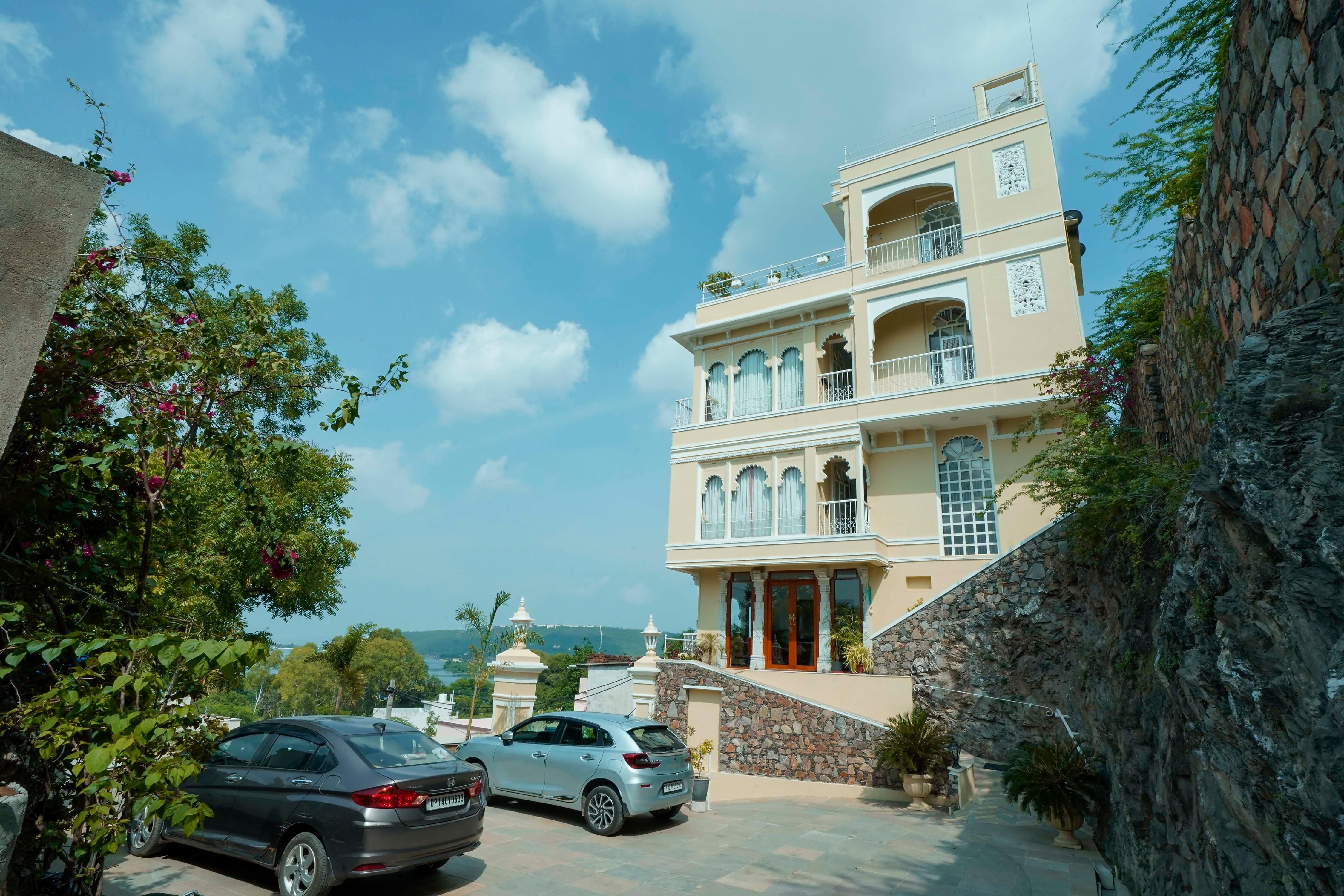 BURJ Baneria - A Boutique Homestay 𝗕𝗢𝗢𝗞 Udaipur Hotel