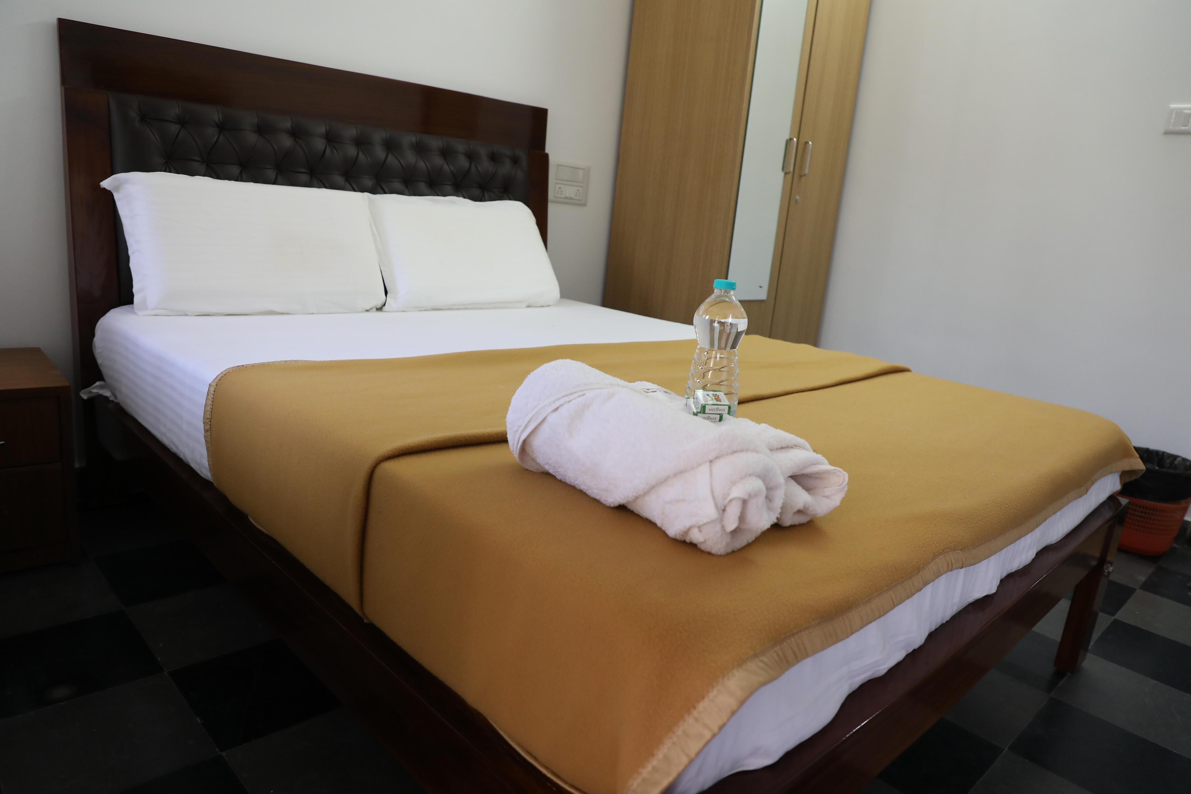 PADMASHREE LODGE 𝗕𝗢𝗢𝗞 Hornadu Lodge 𝘄𝗶𝘁𝗵 ₹𝟬 𝗣𝗔𝗬𝗠𝗘𝗡𝗧