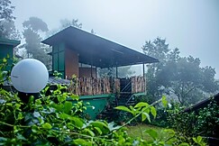Lake Forest Munnar By Hawk Hospitality 𝗕𝗢𝗢𝗞 Munnar Resort 𝘄𝗶𝘁𝗵 ₹𝟬 𝗣𝗔𝗬𝗠𝗘𝗡𝗧
