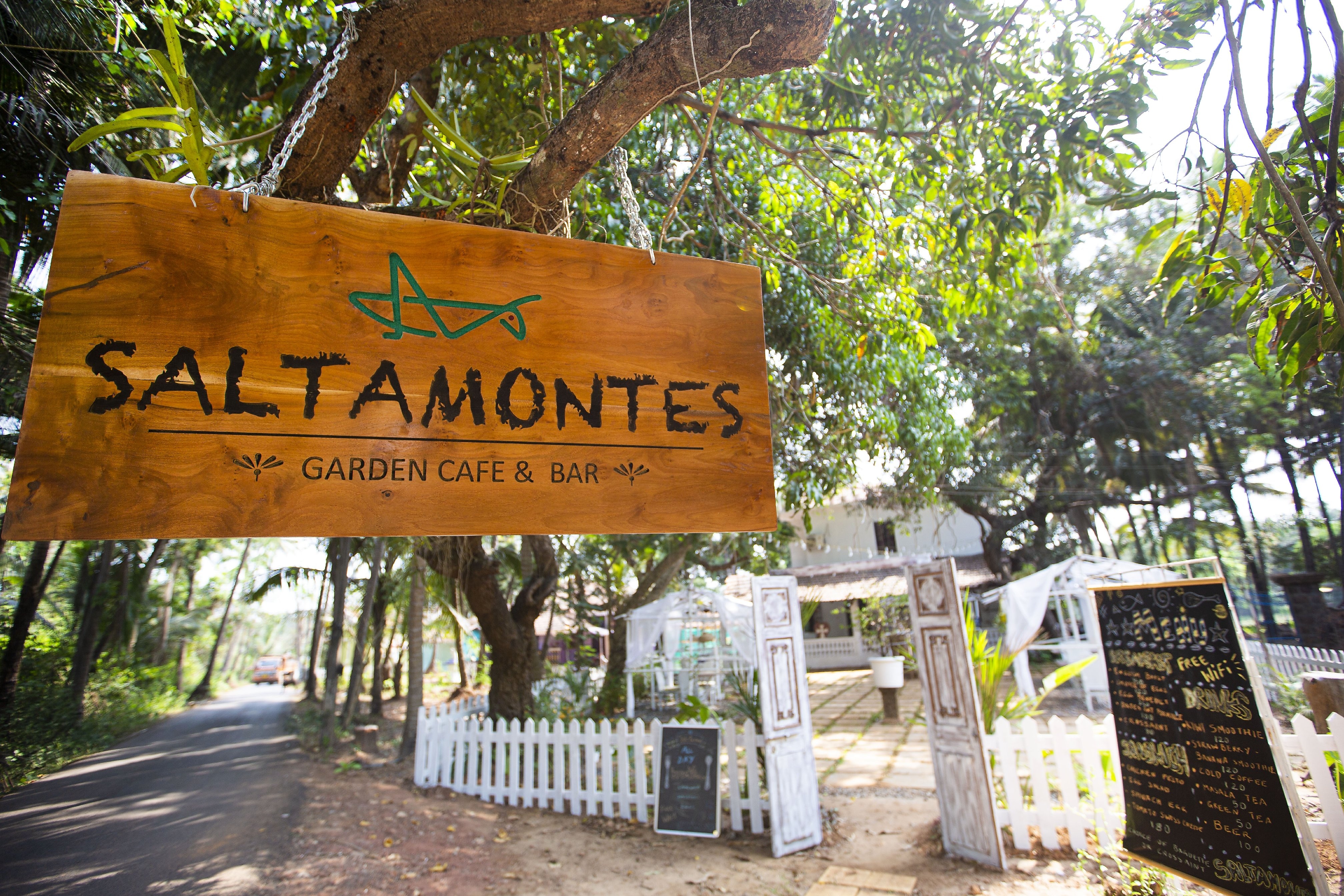 Saltamontes Best Rates on Goa Hotel Deals, Reviews & Photos