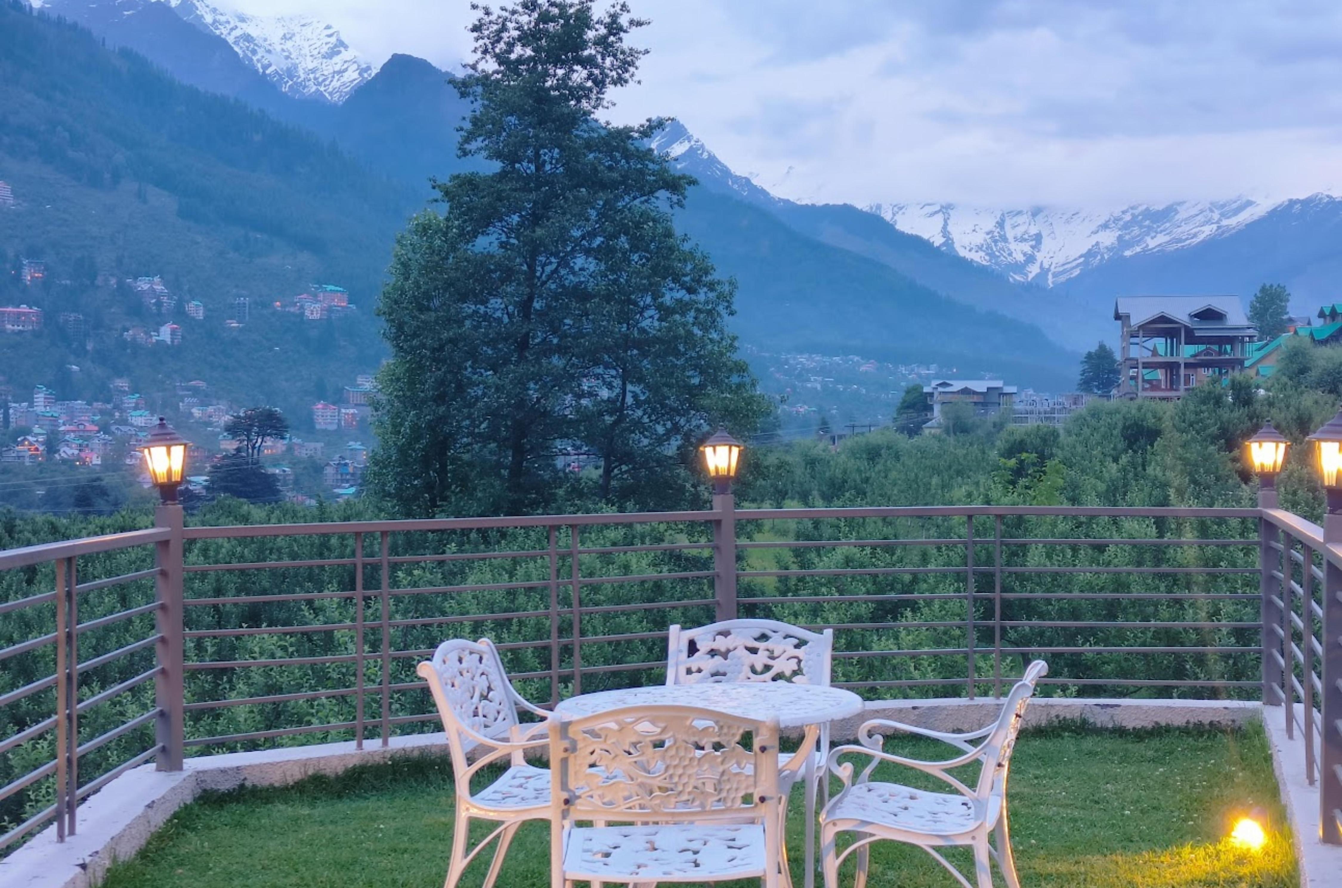 juSTa Grand View Resort & Spa, Manali (Centrally Heated Resort) 𝗕𝗢𝗢𝗞 ...