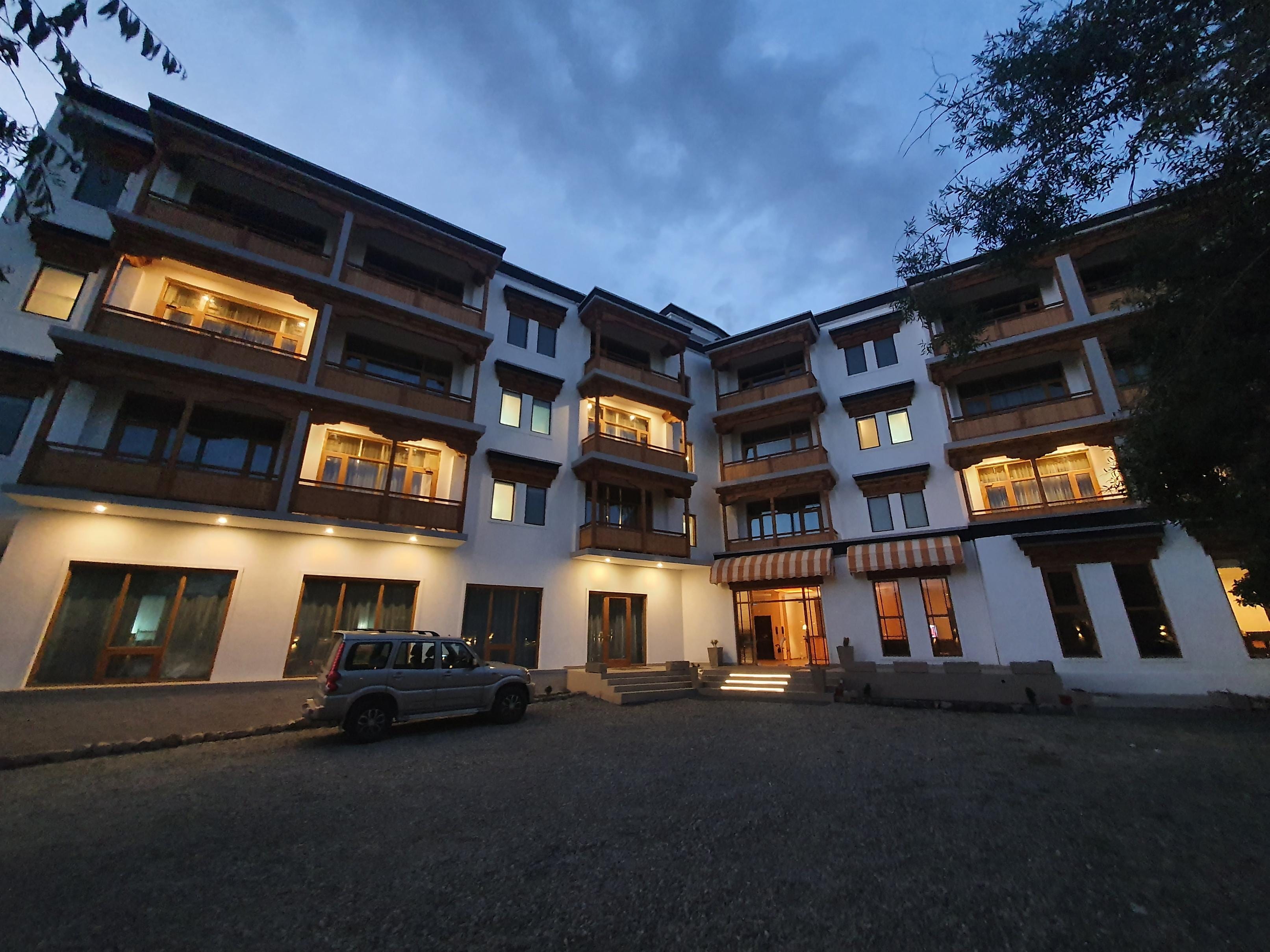 Hotel Amanthi Ladakh 𝗕𝗢𝗢𝗞 Leh Hotel 𝘄𝗶𝘁𝗵 𝗙𝗥𝗘𝗘 𝗖𝗮𝗻𝗰𝗲𝗹𝗹𝗮𝘁𝗶𝗼𝗻
